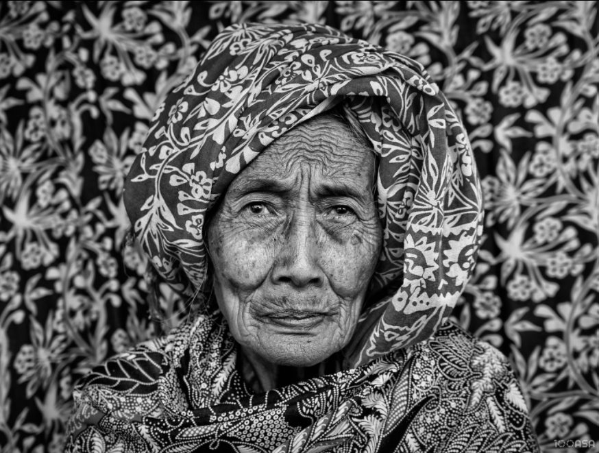 12 Examples (and Explanations) of Juxtaposition in Photography | 100ASA