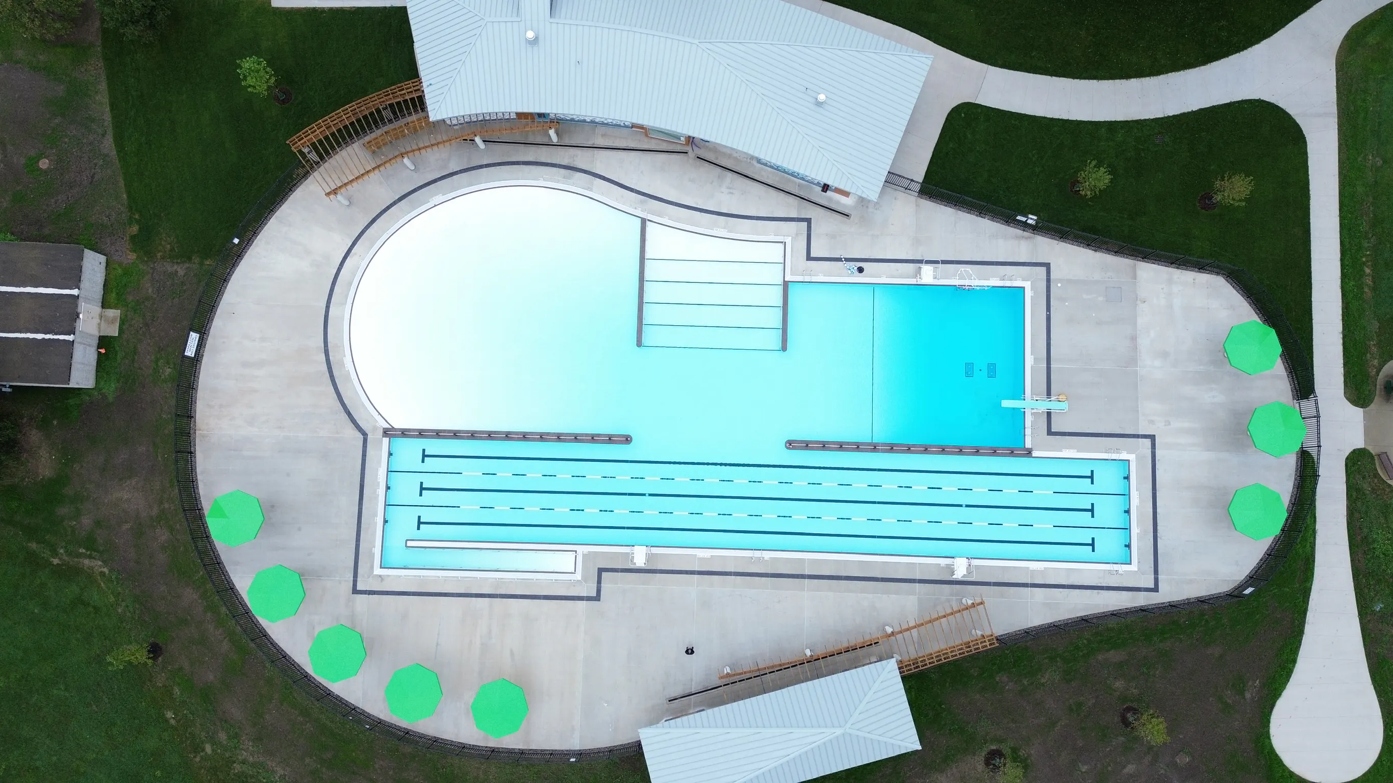 Photo from above of Welland's revitalized outdoor lap and leisure pool.