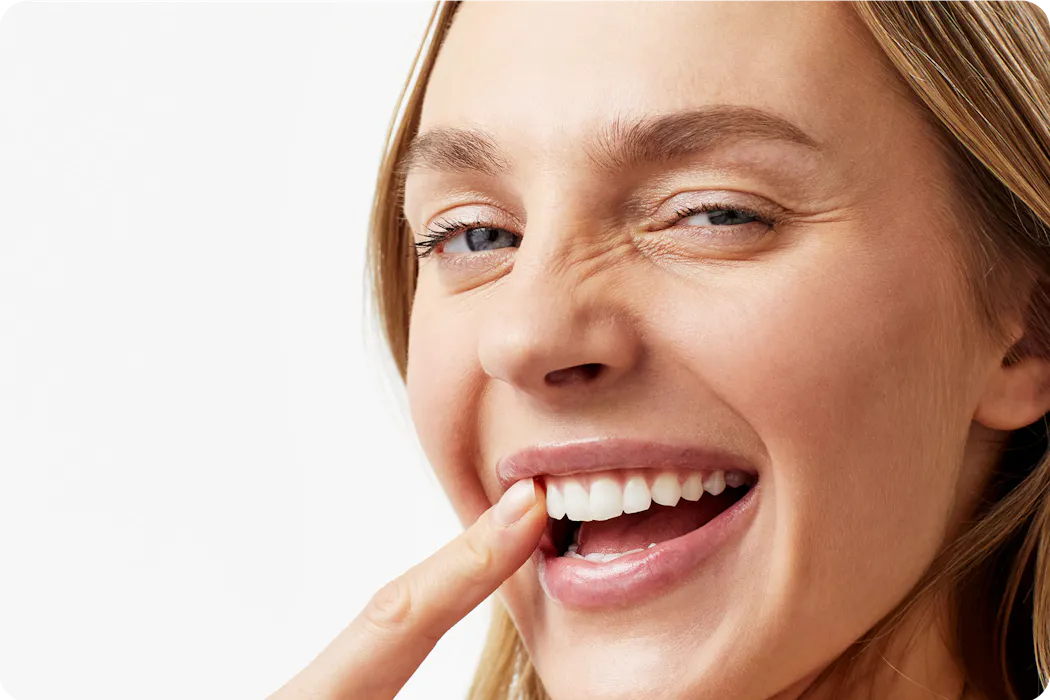 Professional teeth cleaning and bleaching: the key to a radiant smile