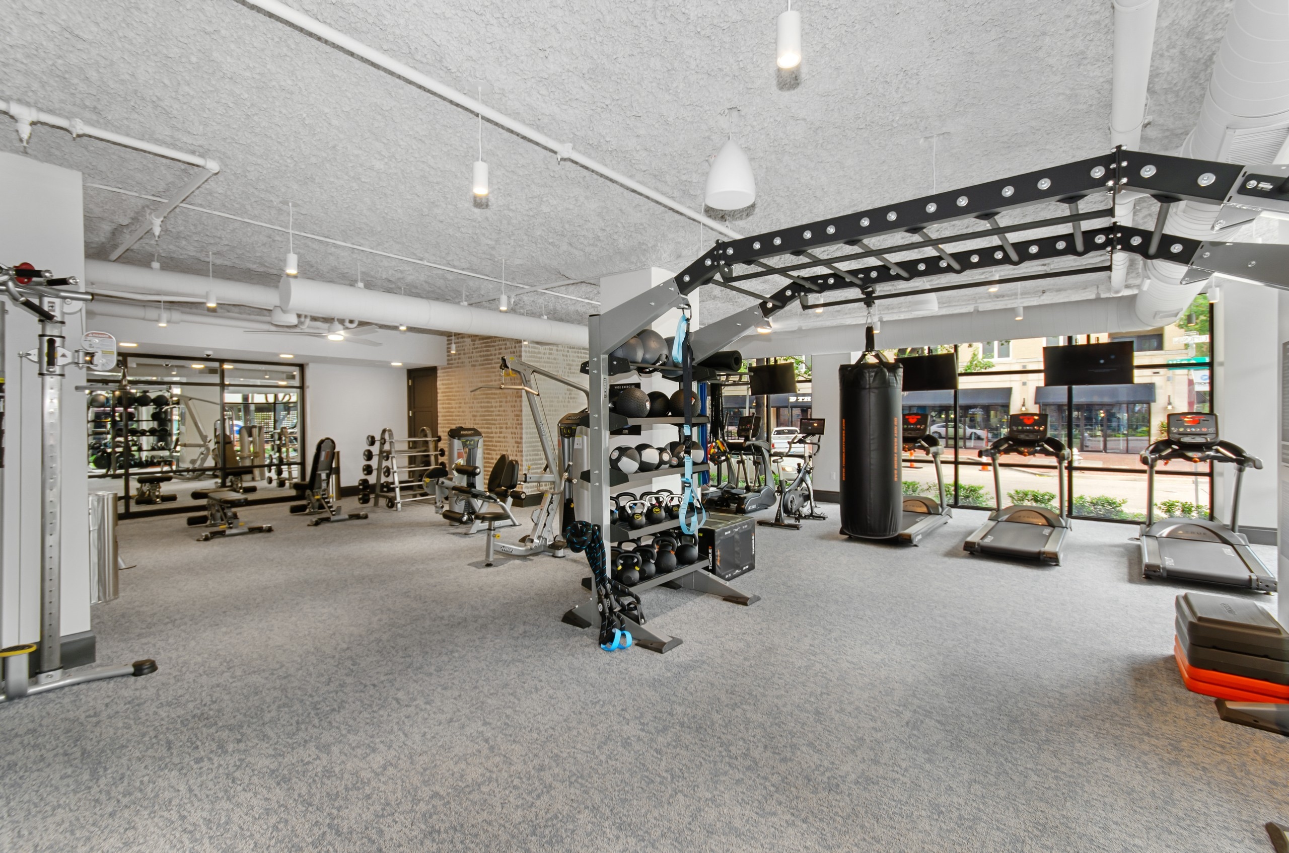 Uptown Dallas Apartments | AMLI Quadrangle