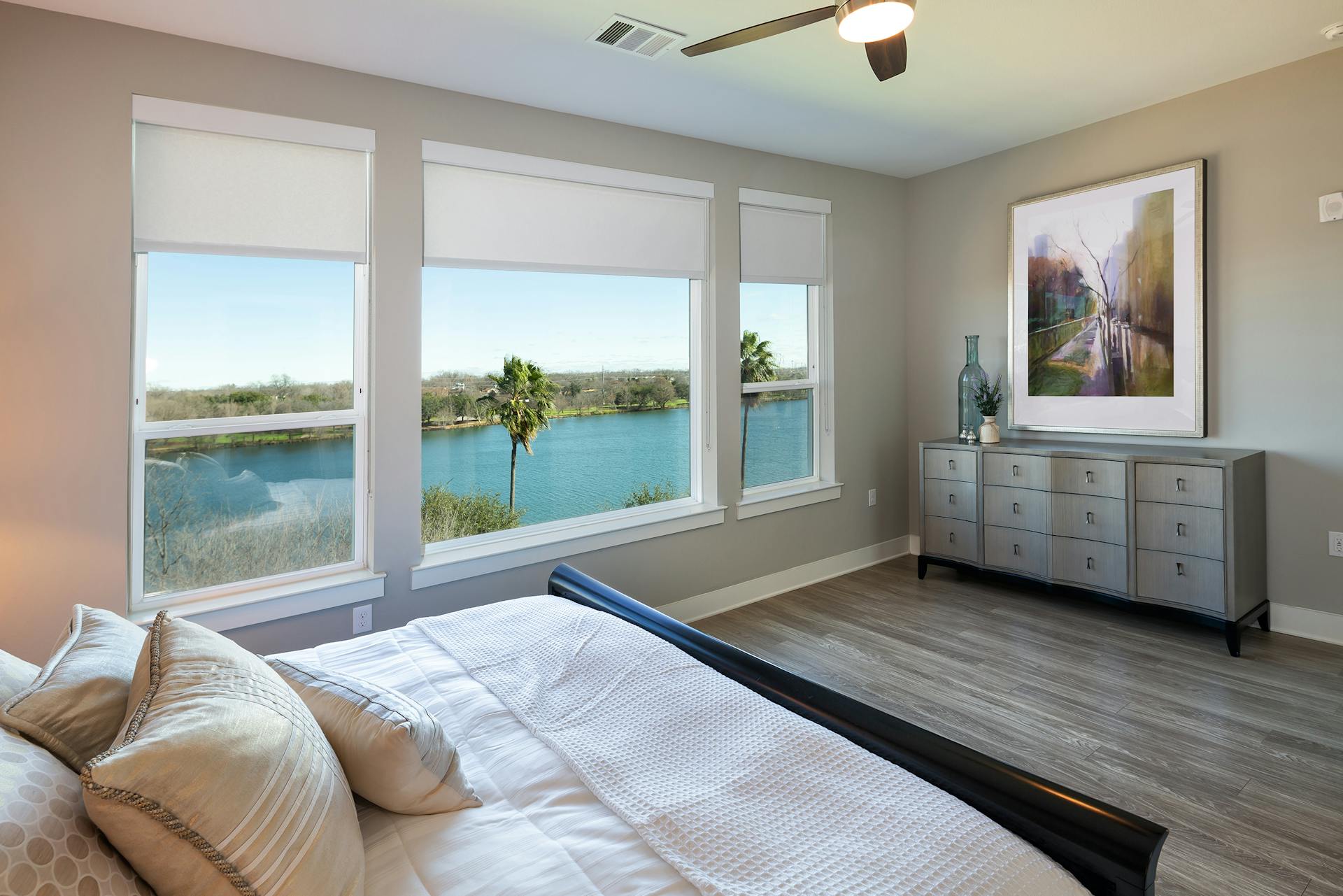 East Riverside Studio, 1 & 2 BR Apartments | AMLI South Shore