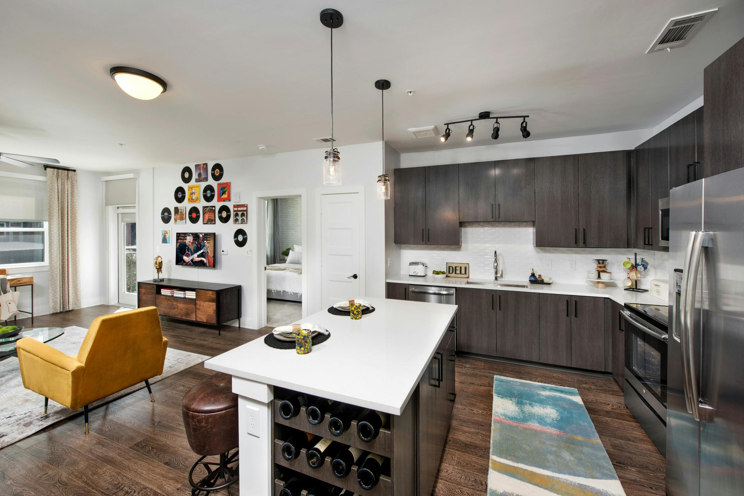 1, 2 & 3 Bedroom Apartments in Decatur | AMLI Decatur