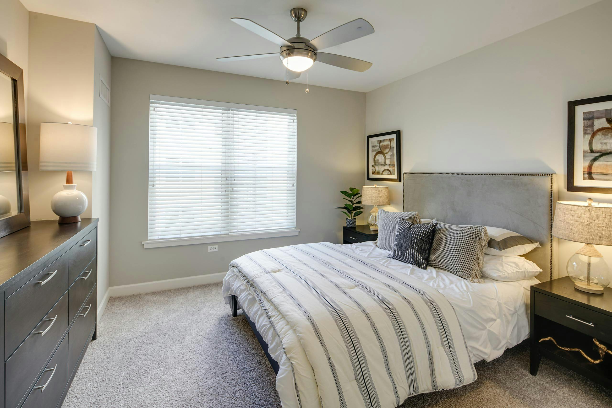 Evanston 1 & 2 Bedroom Apartments | AMLI Evanston