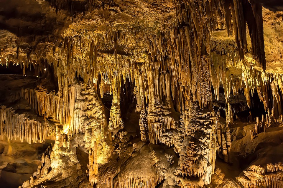 8 Famous Caves to Visit Near Austin