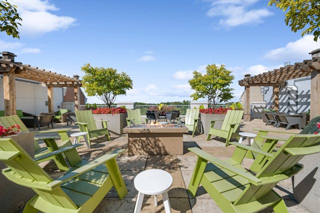 Evanston Luxury Apartment Amenities | AMLI Evanston