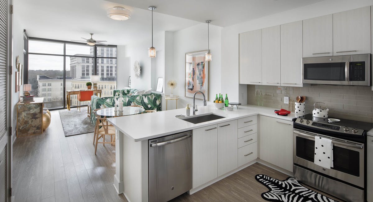 High Rise Buckhead Apartments | AMLI 3464