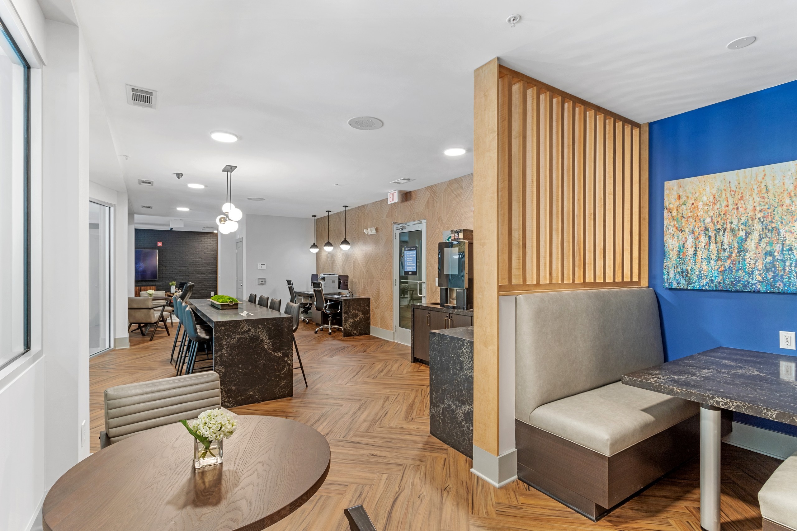 Luxury North Point Apartments | AMLI North Point