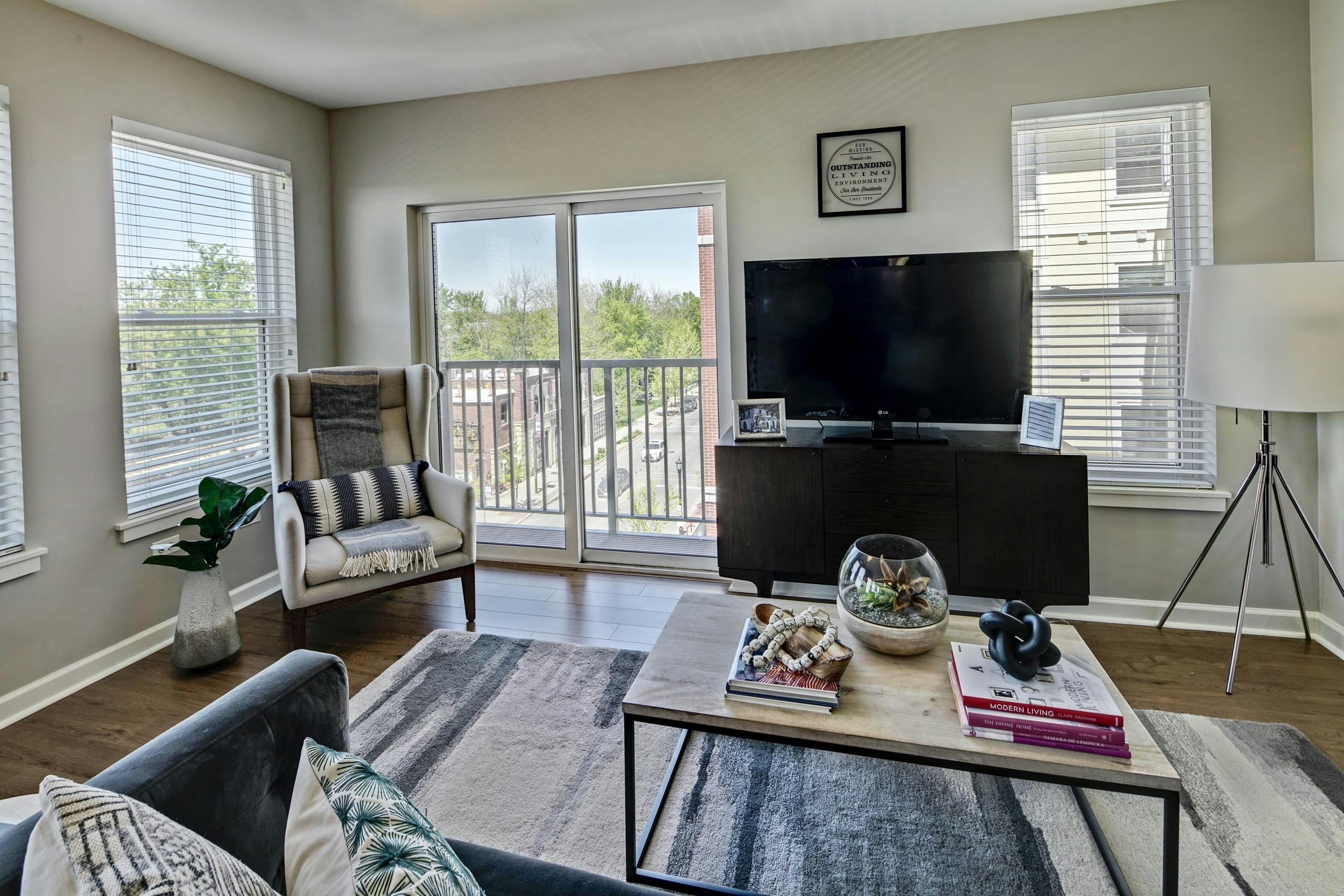 Evanston 1 & 2 Bedroom Apartments | AMLI Evanston