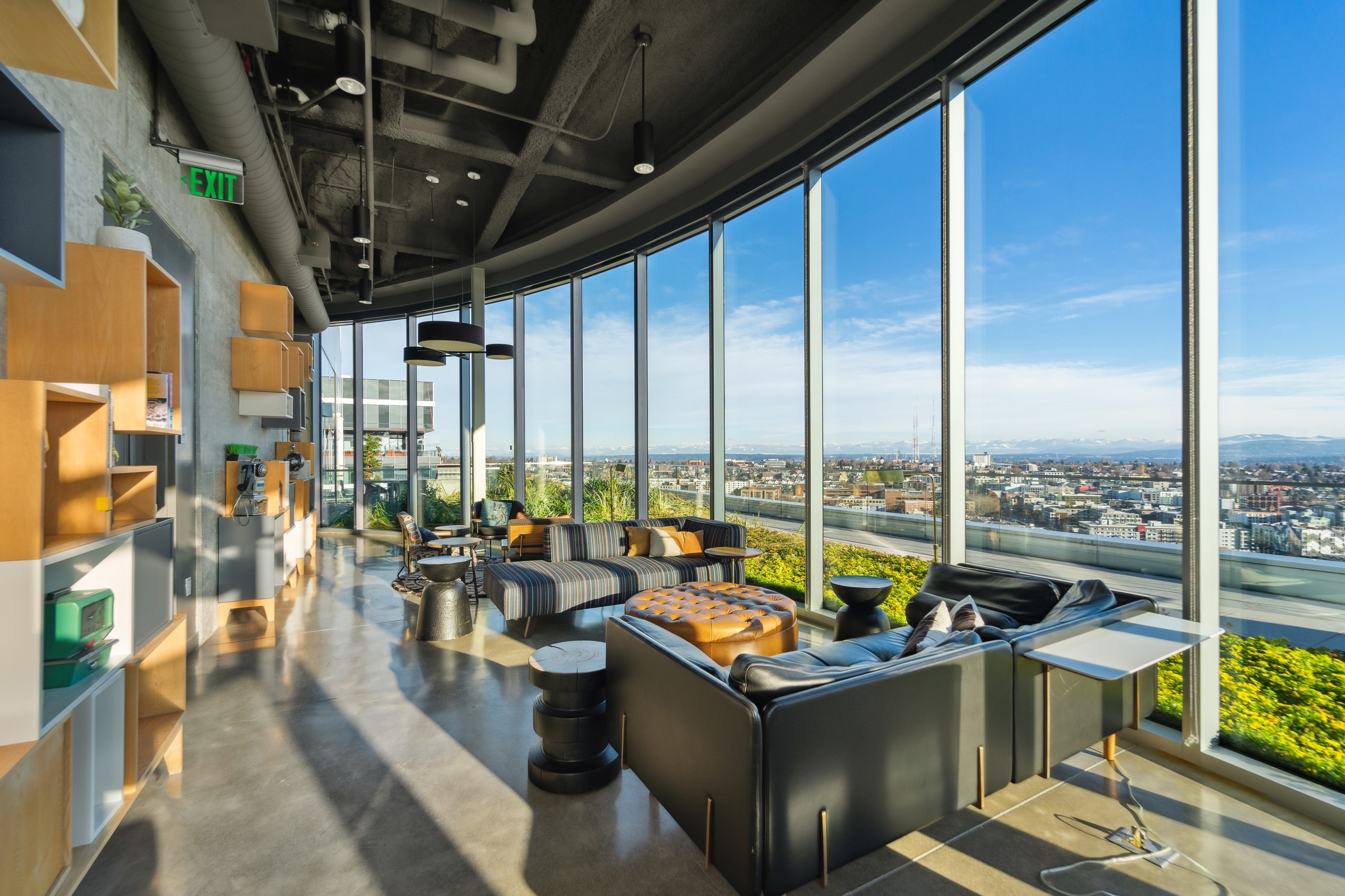 Pet Friendly Apartments in Downtown Seattle | AMLI Arc