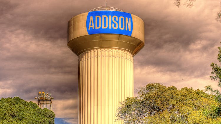 Luxury Apartments in Addison, TX | AMLI Treehouse