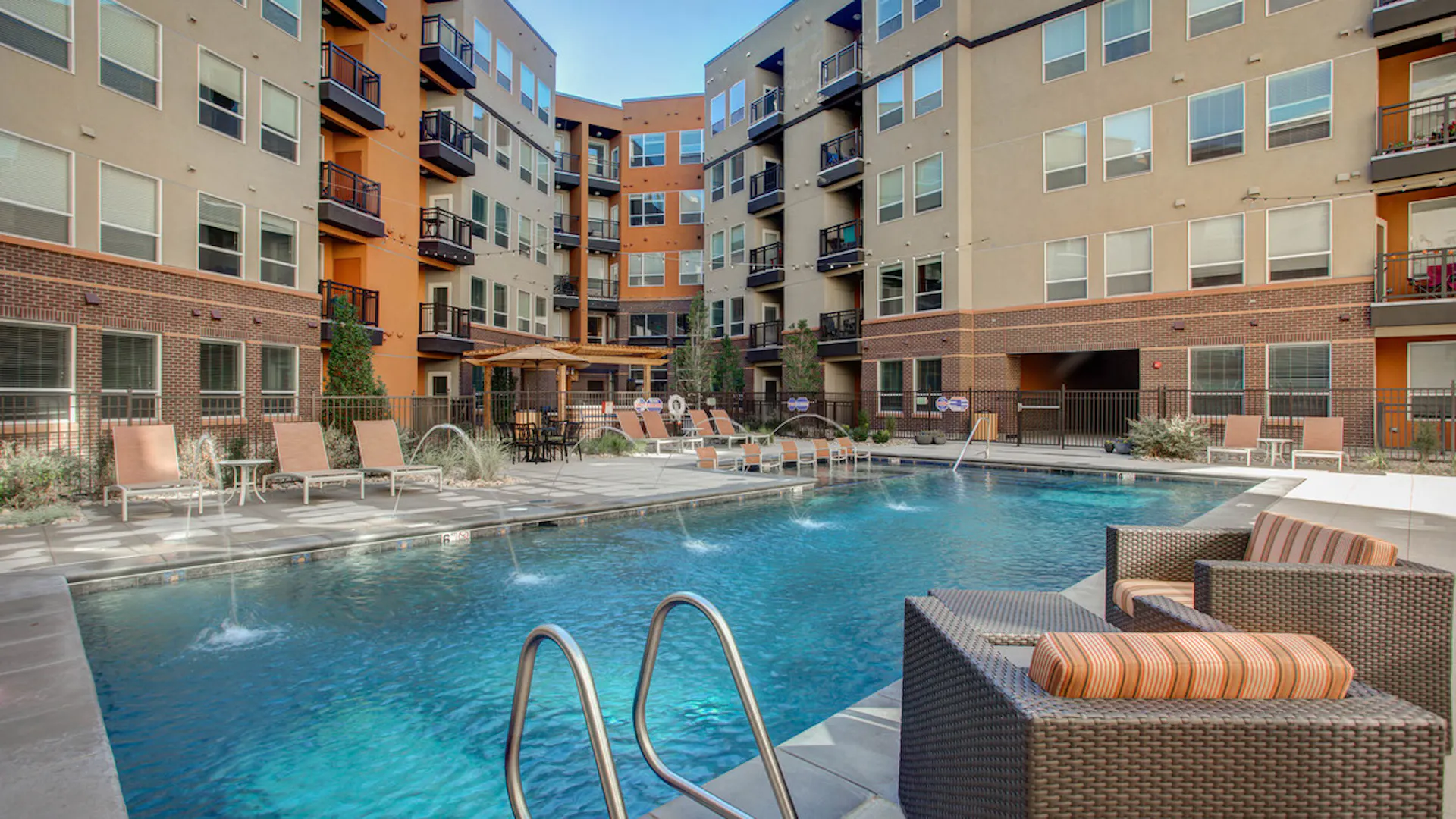 Riverfront Apartments in Denver | AMLI Riverfront Park