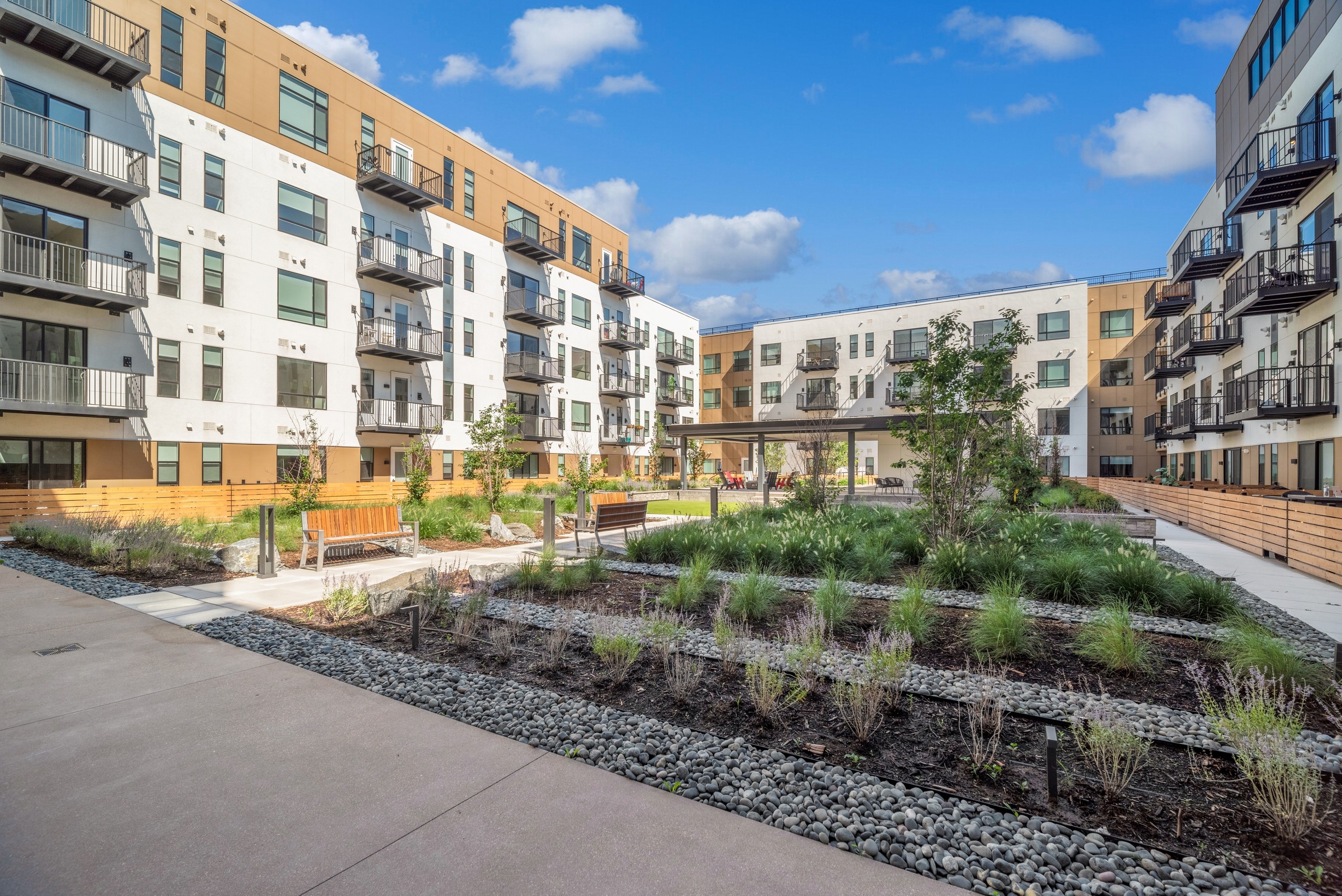 South Broadway Apartments in Denver, CO | AMLI Broadway Park