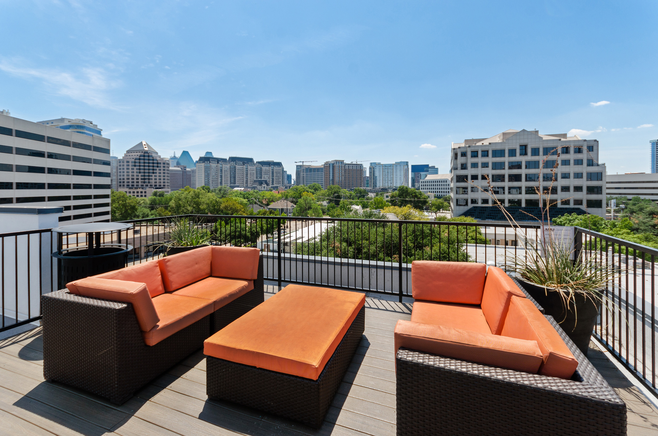 Luxury Apts Dallas Uptown | Pet Friendly | AMLI Quadrangle