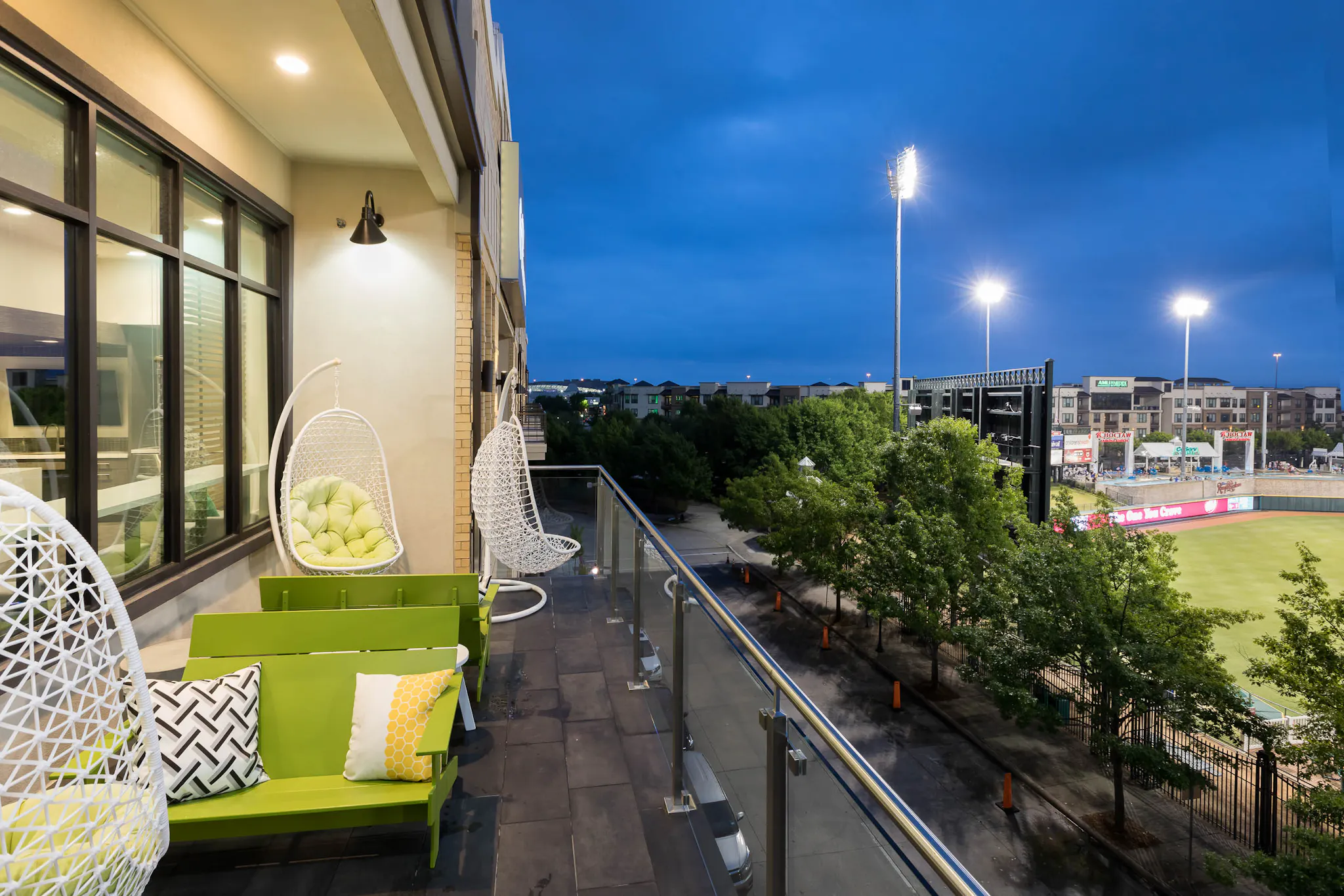 New Luxury Apartments in Frisco, TX | AMLI Frisco Crossing