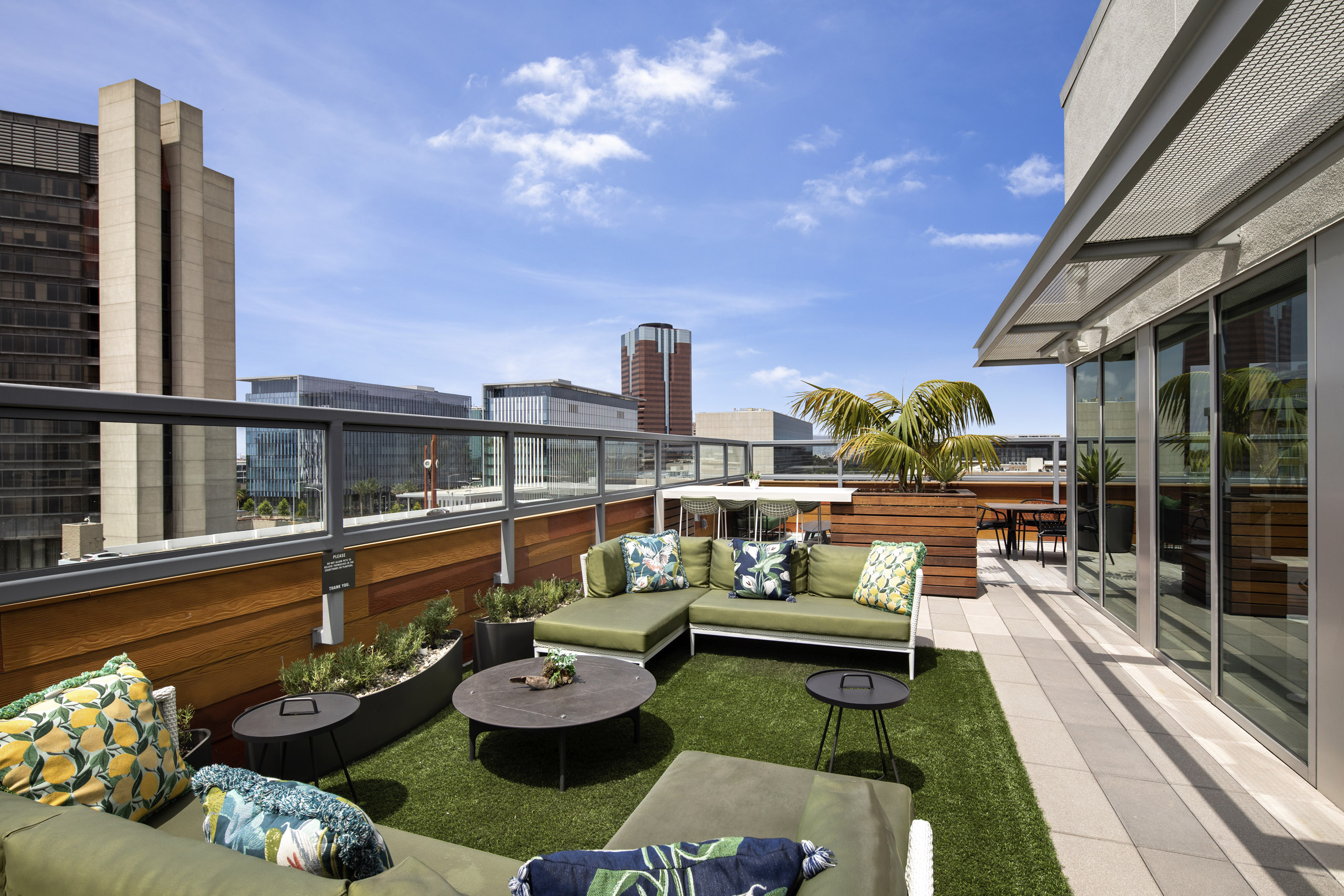 AMLI Park Broadway | Luxury Apartments in Long Beach CA