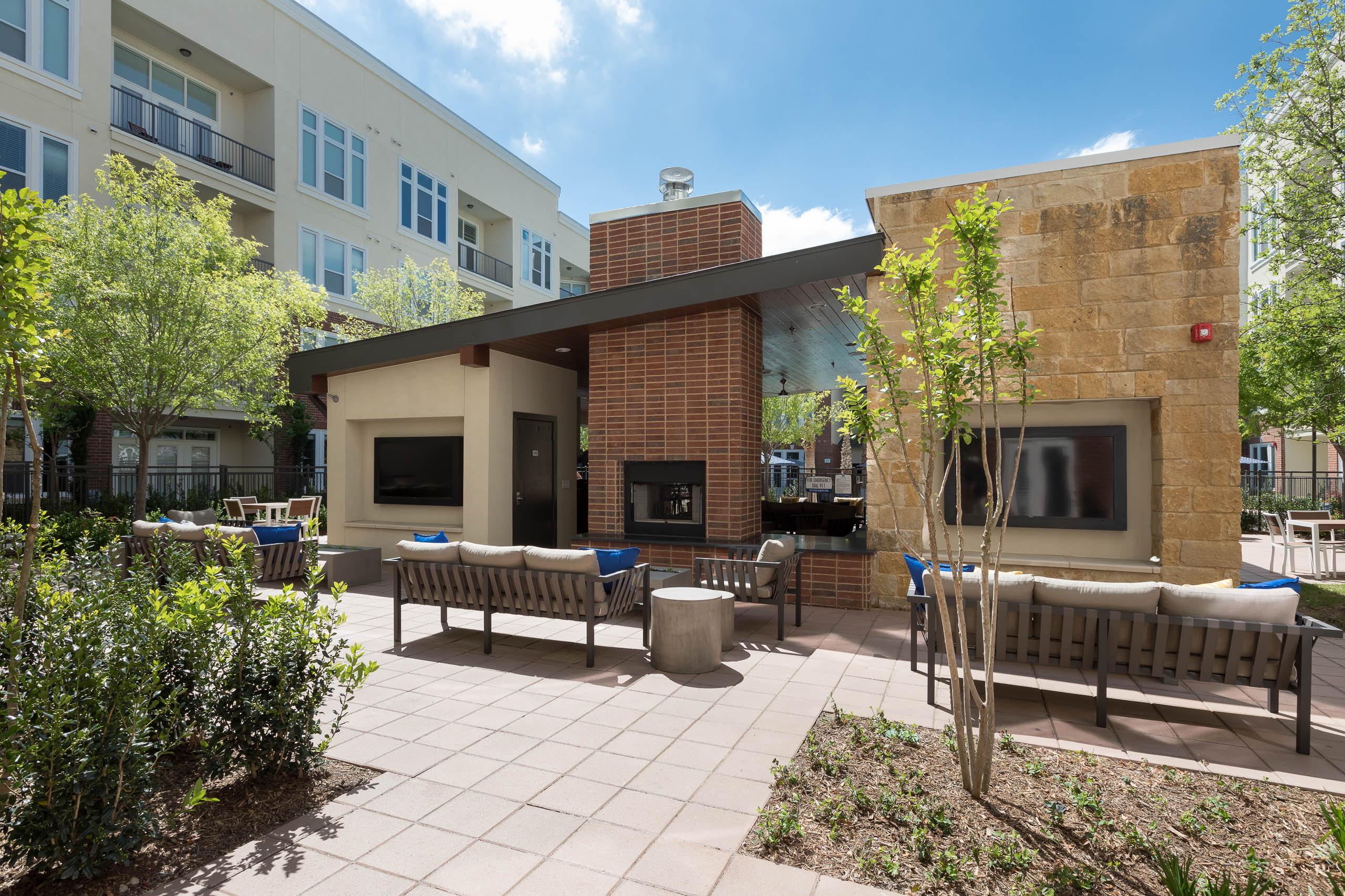 Apartments for Rent in Frisco, TX | AMLI Frisco Crossing