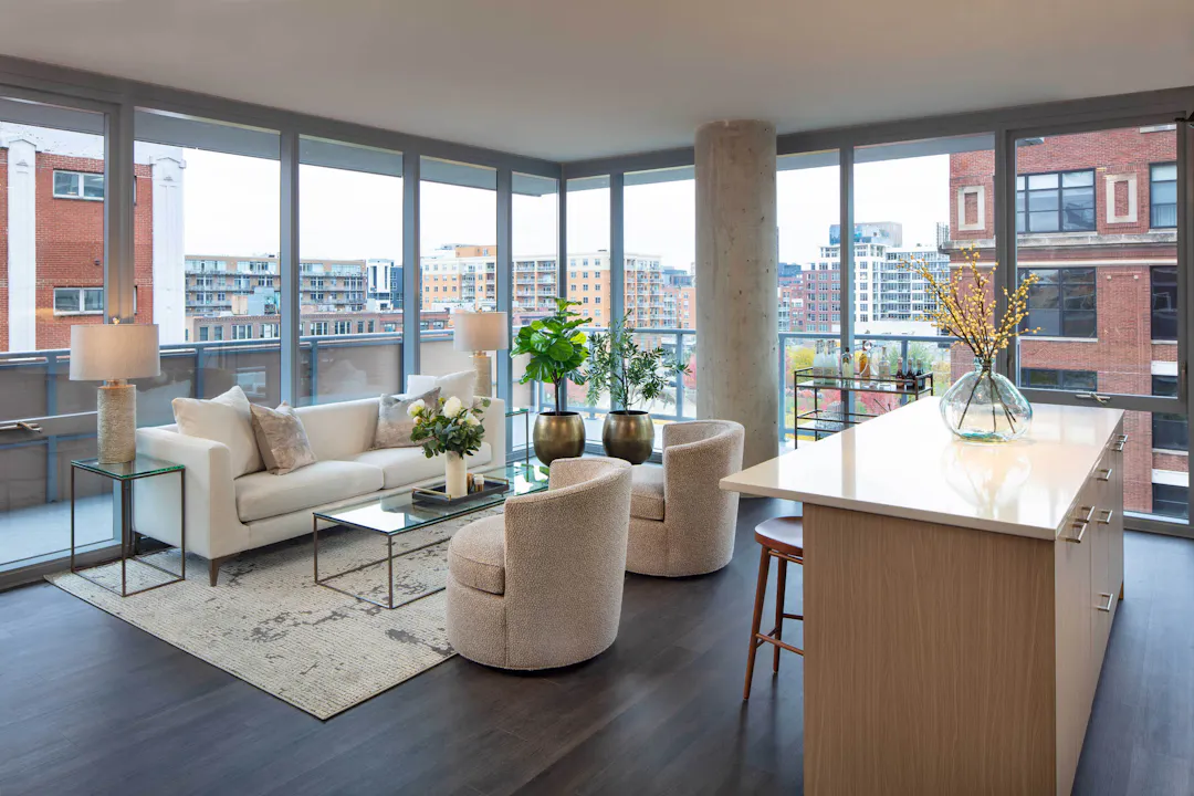 Studio & 1-2 Bedroom West Loop Apartments | AMLI West Loop