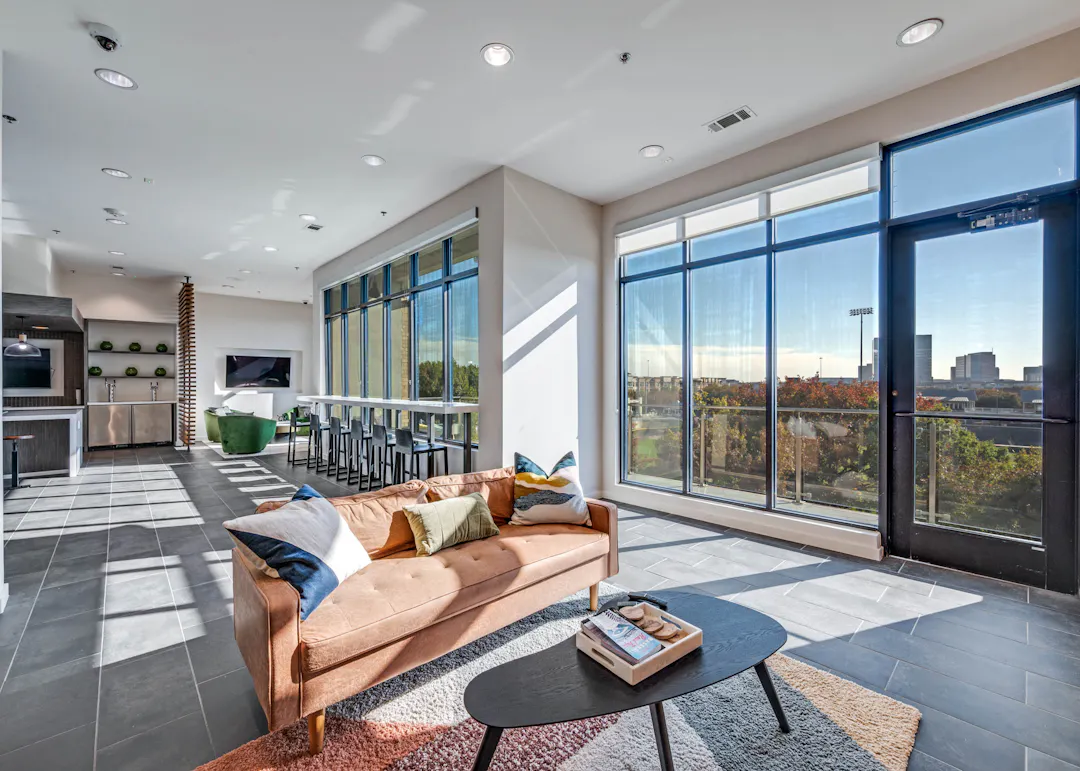 Frisco, Texas Apartments with Premium Amenities | AMLI Frisco Crossing