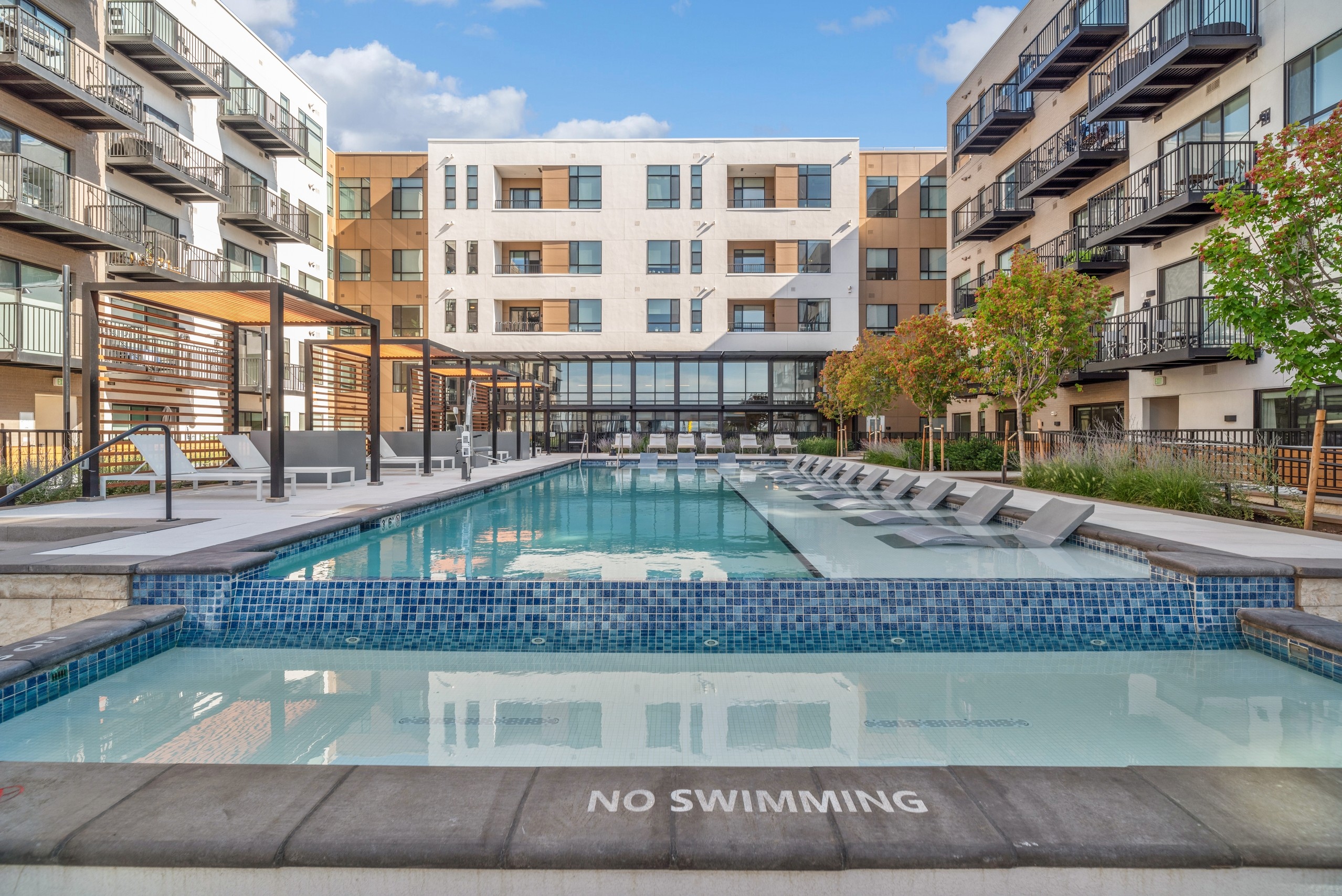 AMLI Broadway Park | Baker Neighborhood Denver Apartments