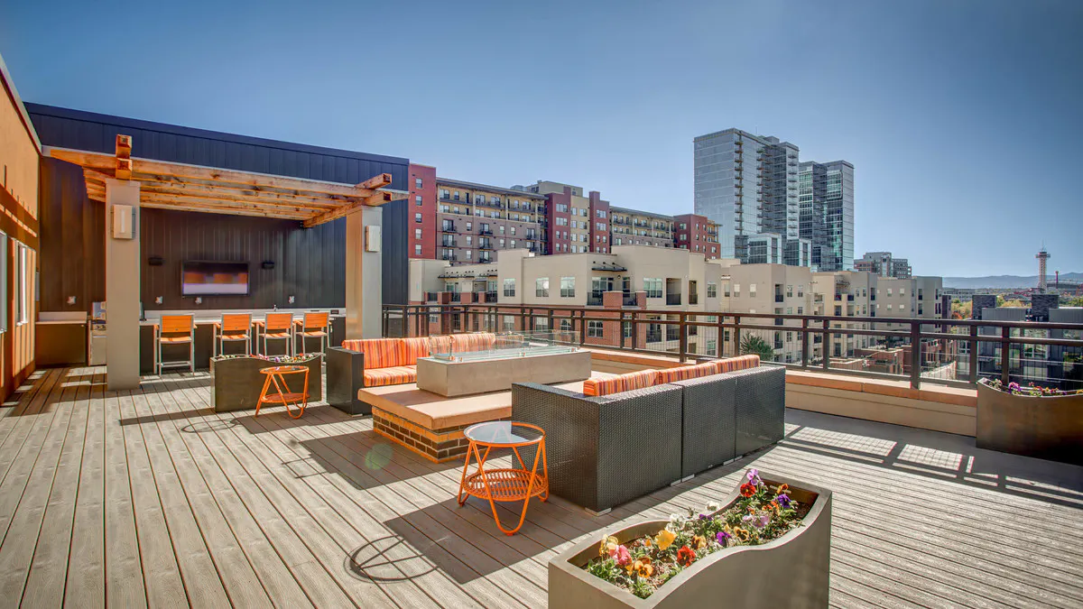 Riverfront Apartments in Denver | AMLI Riverfront Park