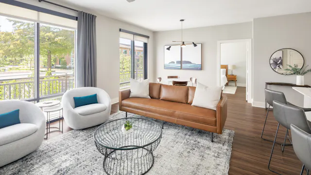 Luxury Addison Apartments in Addison, TX | AMLI Addison