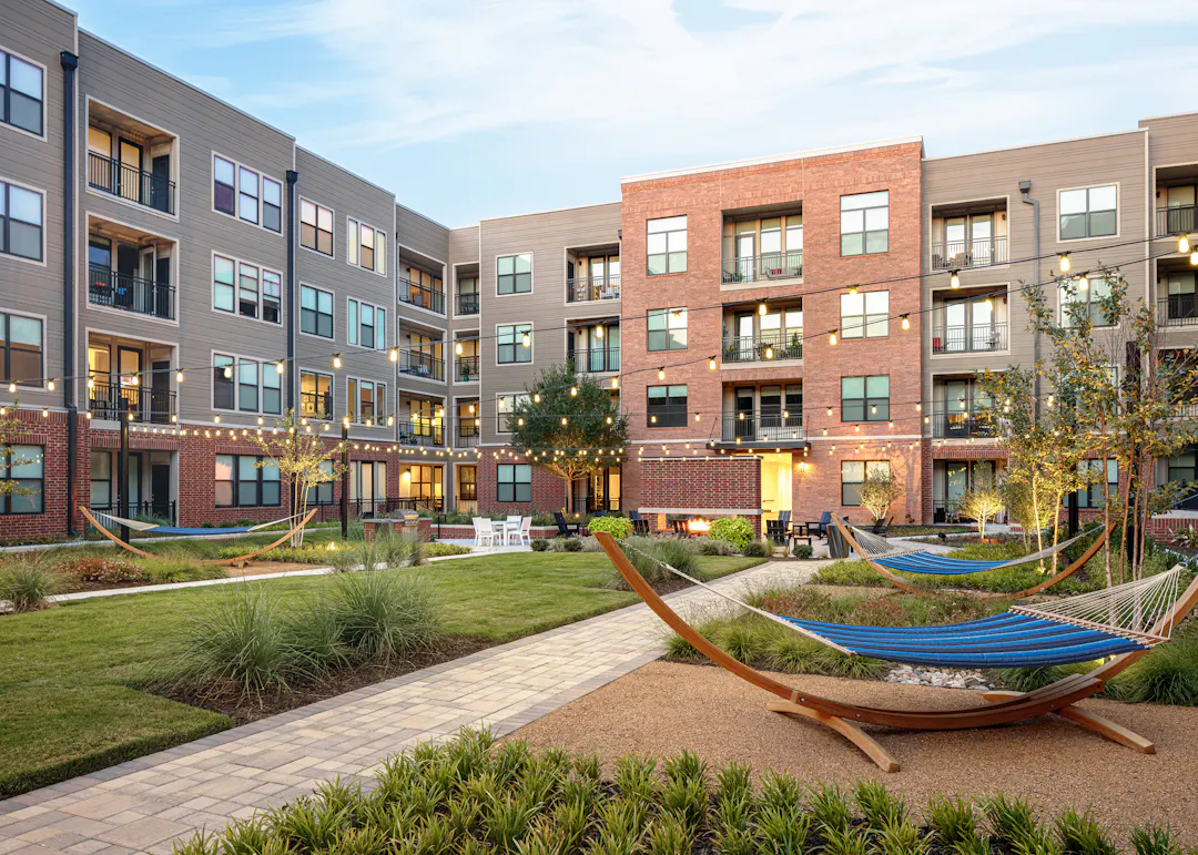 Addison Apartments with Premium Amenities | AMLI Addison