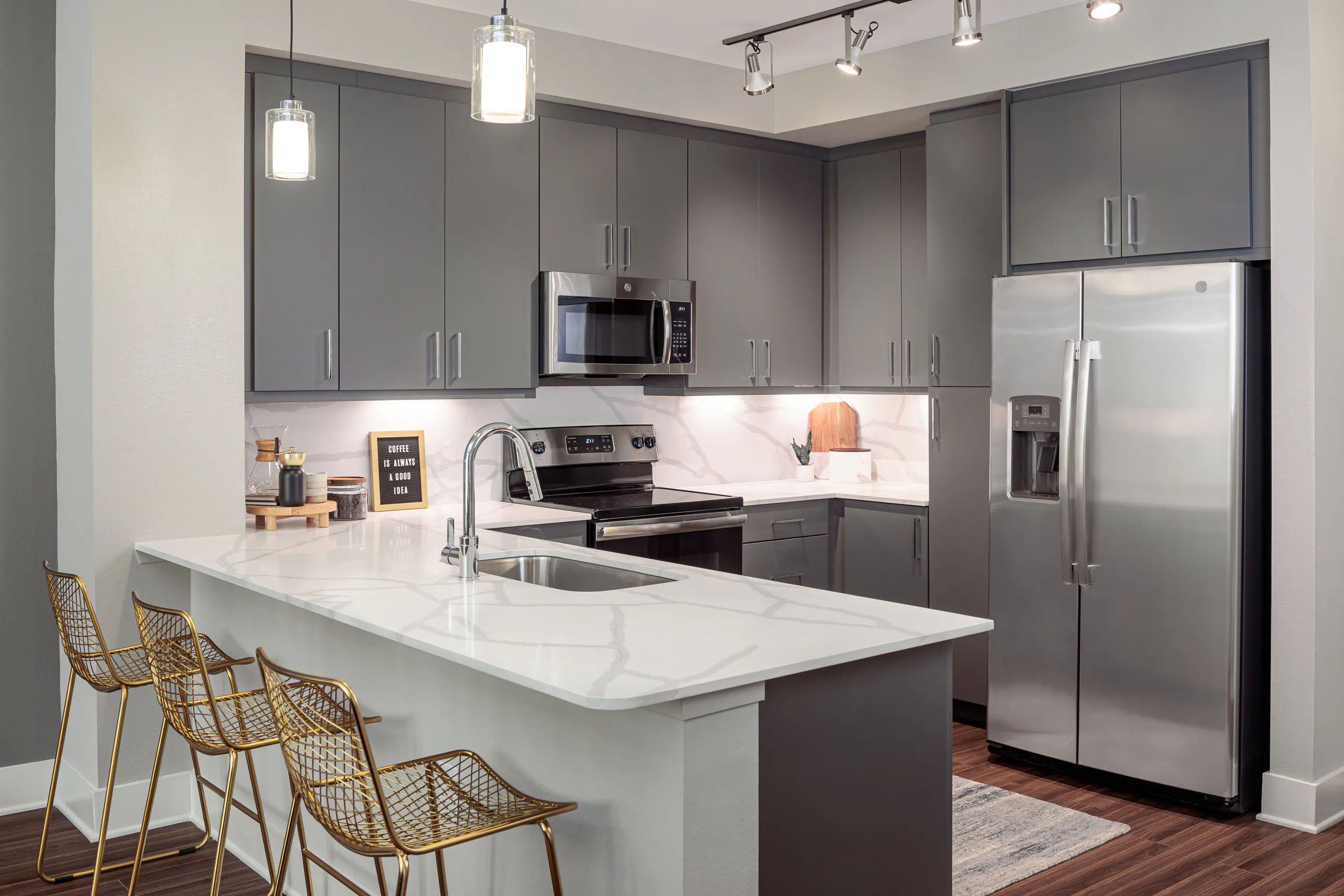 Studio, 1 & 2 BR Addison Apartments | AMLI Addison