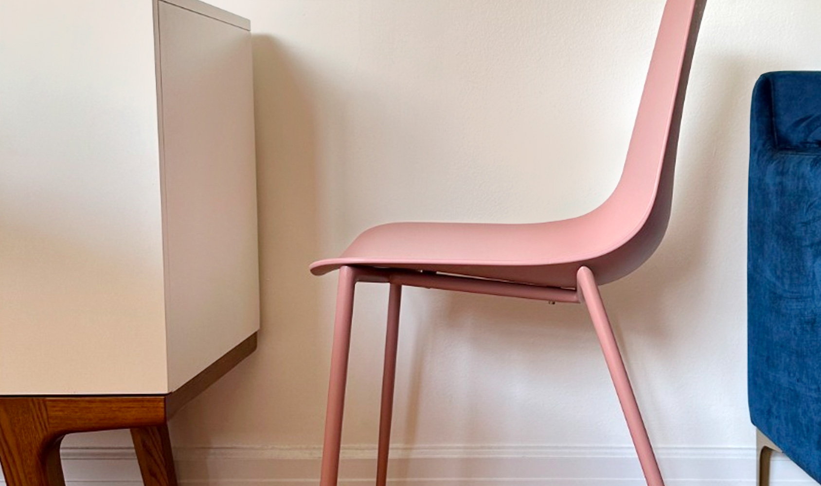 Buy and Sell Used Furniture—We Pickup & Deliver - AptDeco