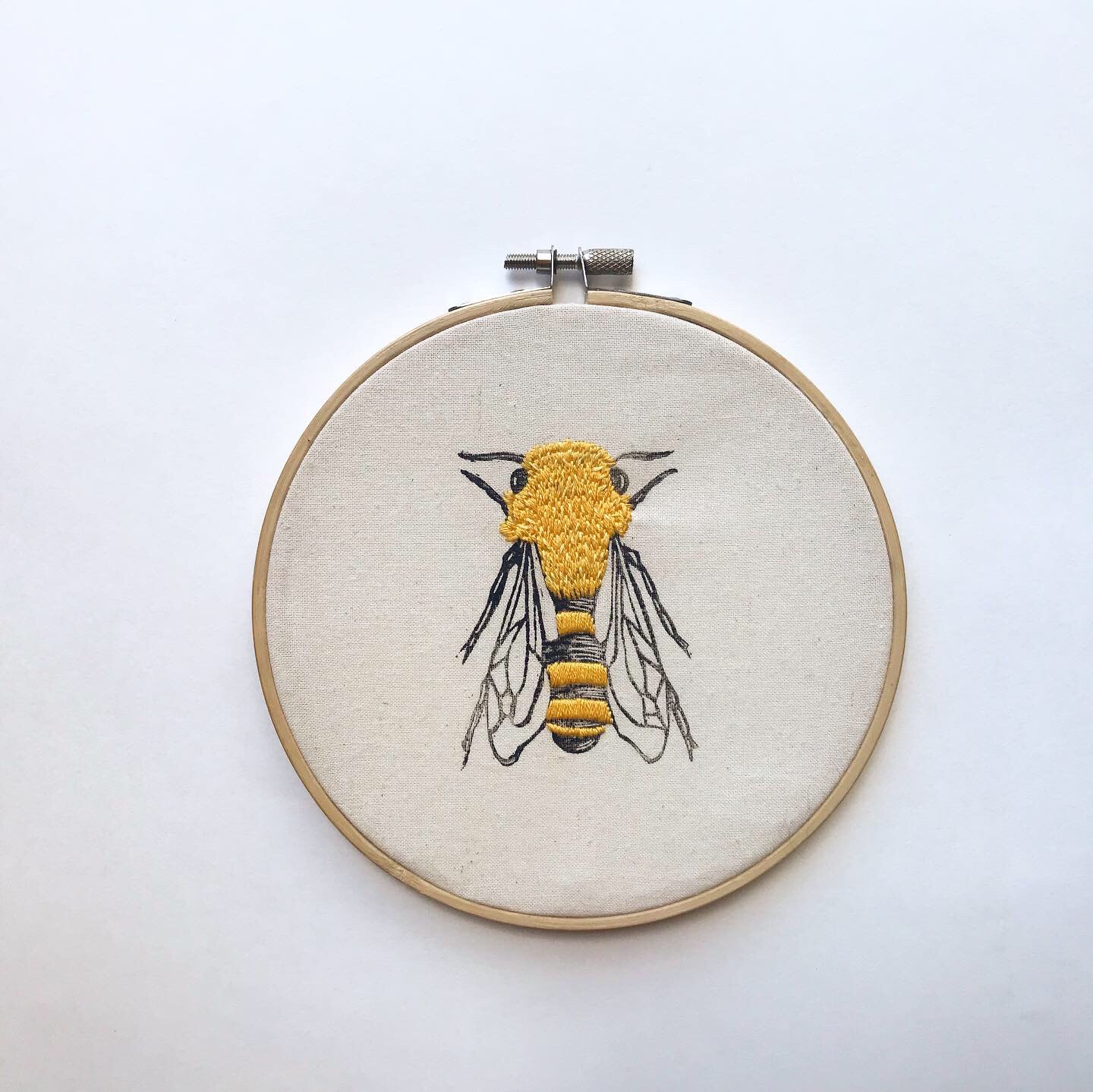 artsPlace - Bumblebee Embroidery *NEW*