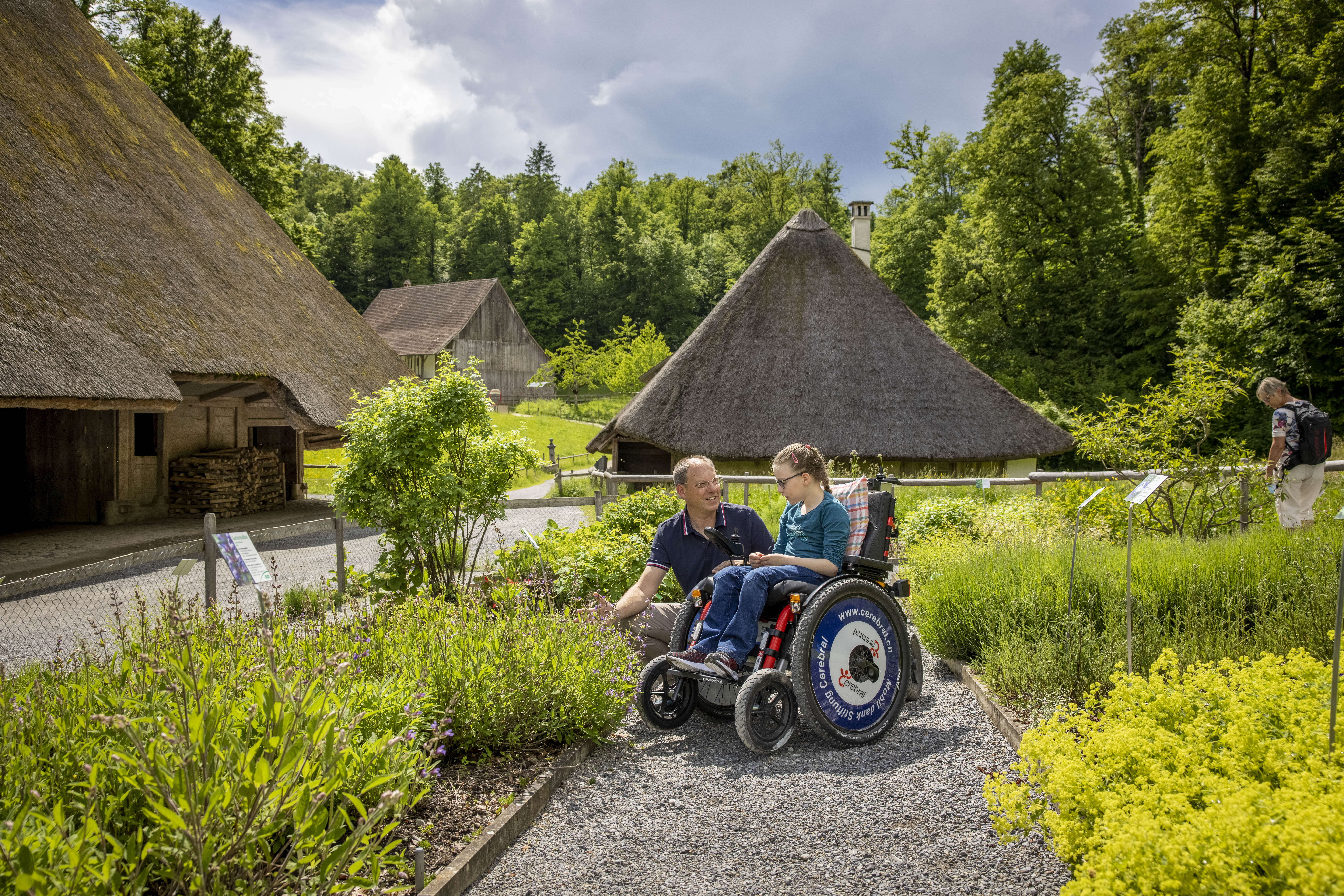 Mit dem Multidrive-Rollstuhl durchs Freilichtmuseum Ballenberg