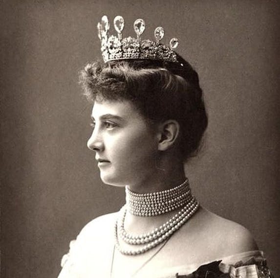 Historisk Fabergé-tiara säljs i Genève | Barnebys Magazine