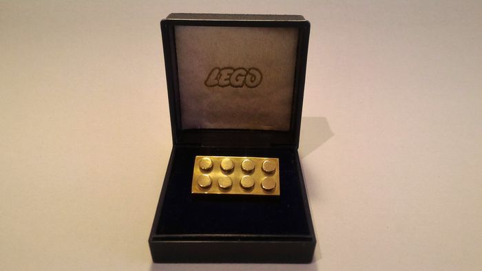 Actual Gold LEGO Brick Goes Up For Auction | atelier-yuwa.ciao.jp