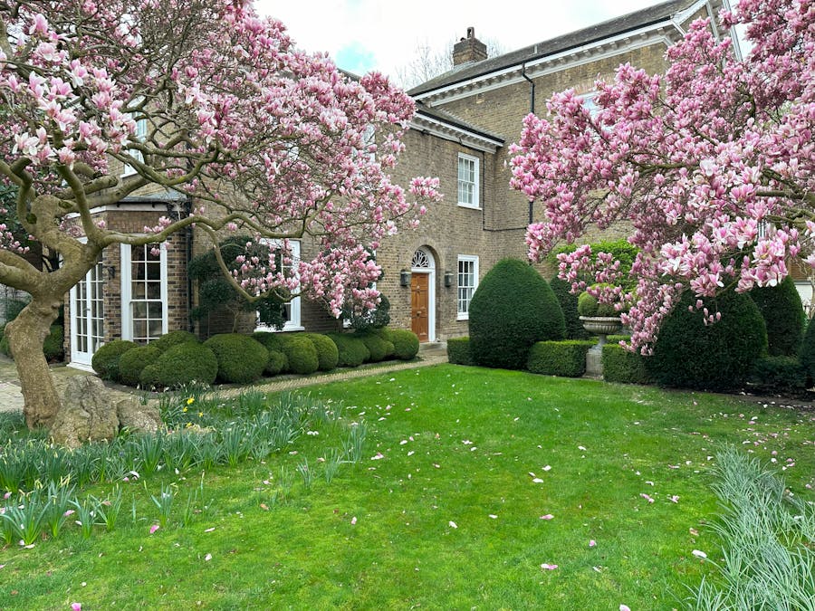 Freddie Mercurys Londoner Haus steht zum Verkauf | Barnebys Magazin