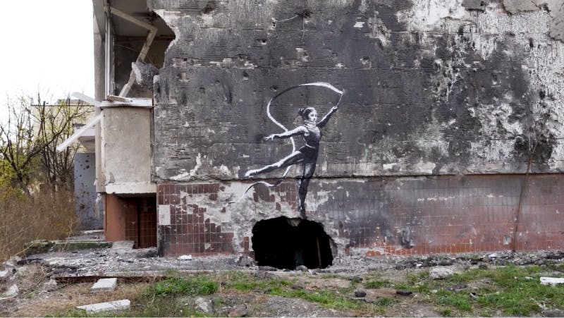 Banksy révèle 7 nouveaux graffitis parmi les ruines ukrainiennes ...