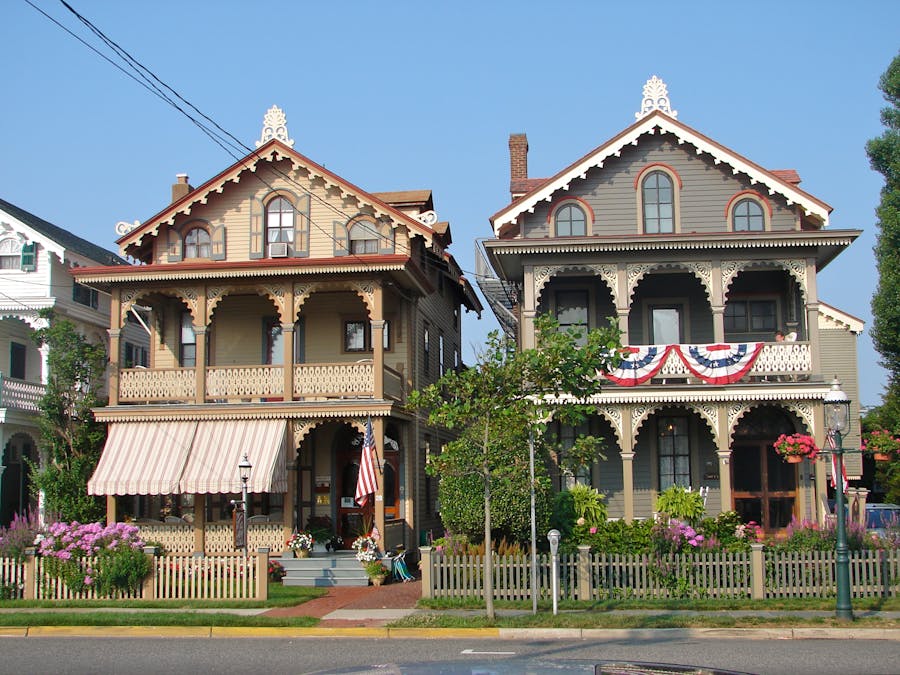 Gingerbread Cottages: Designing an American Victorian Fairytale ...
