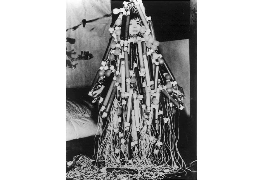 El encanto de Atsuko Tanaka | Barnebys Magazine