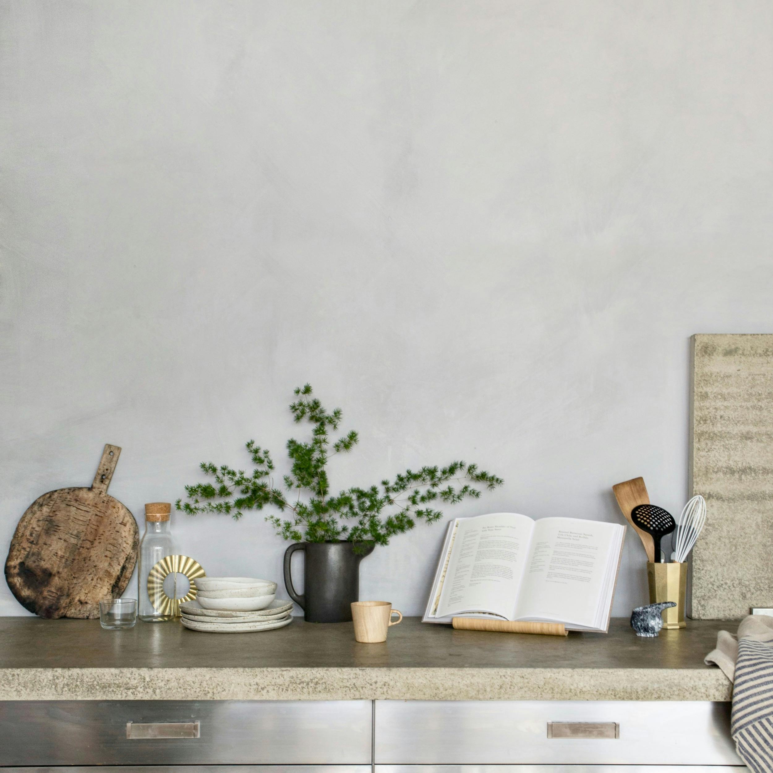 Lime Wash Kitchen Serene Spaces With Limewash Walls In An English