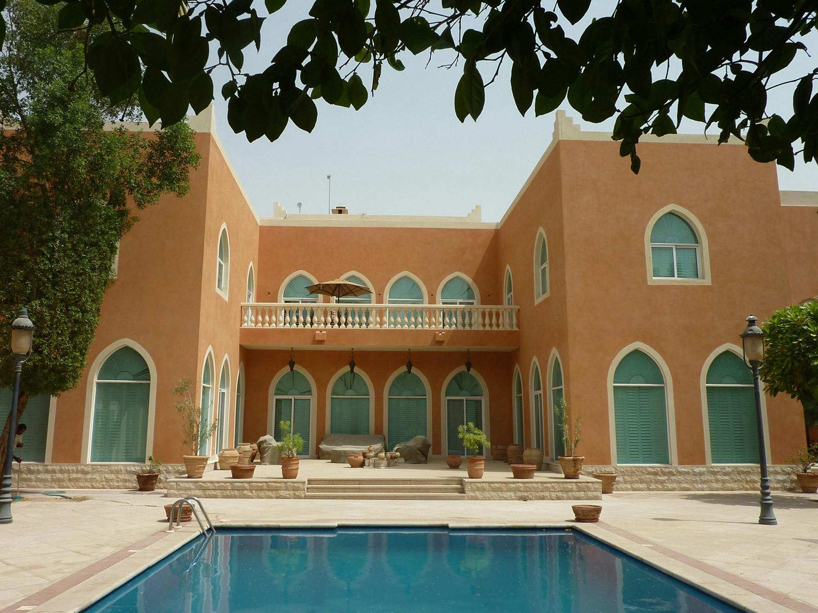 Handling the Middle Eastern Climate: Limewash Paint's Durability in Harsh Conditions.