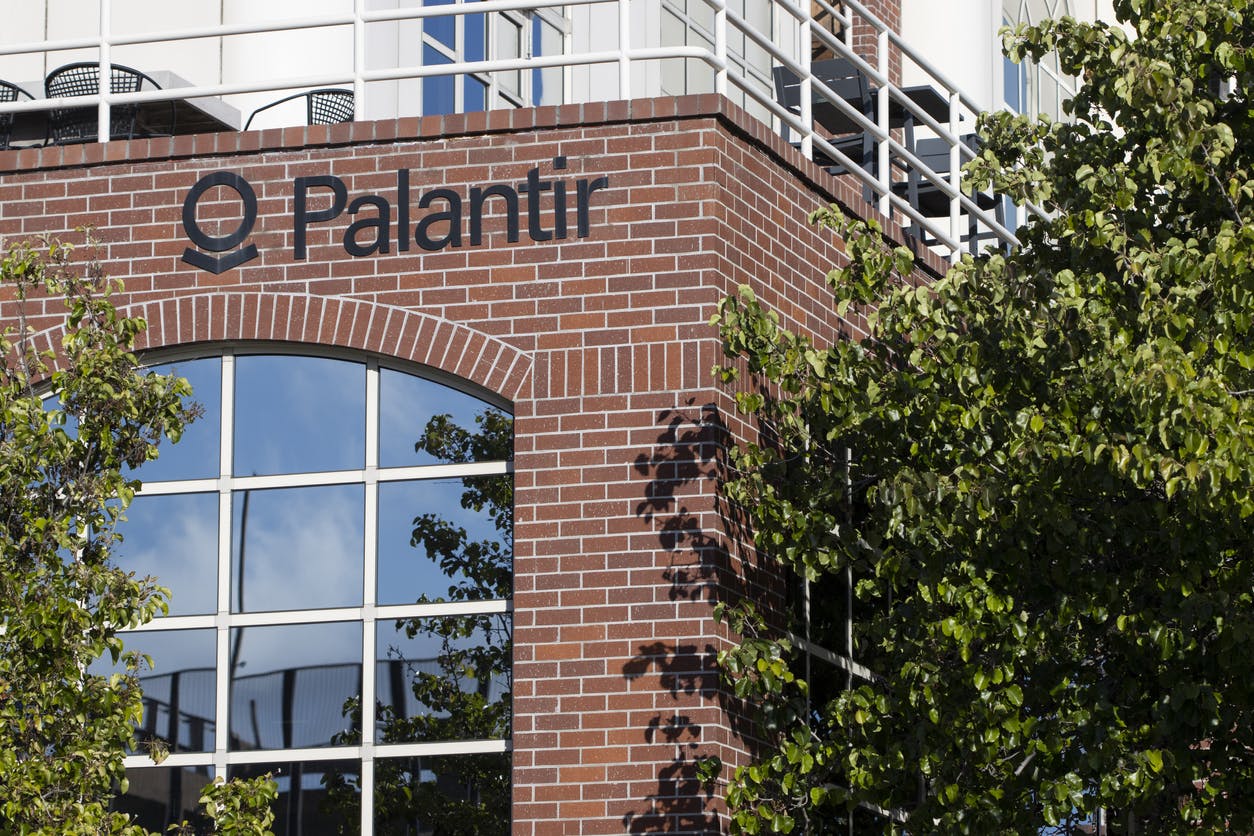 Palantir, Three Other Cloud Stocks Poised For An Acceleration In 2024