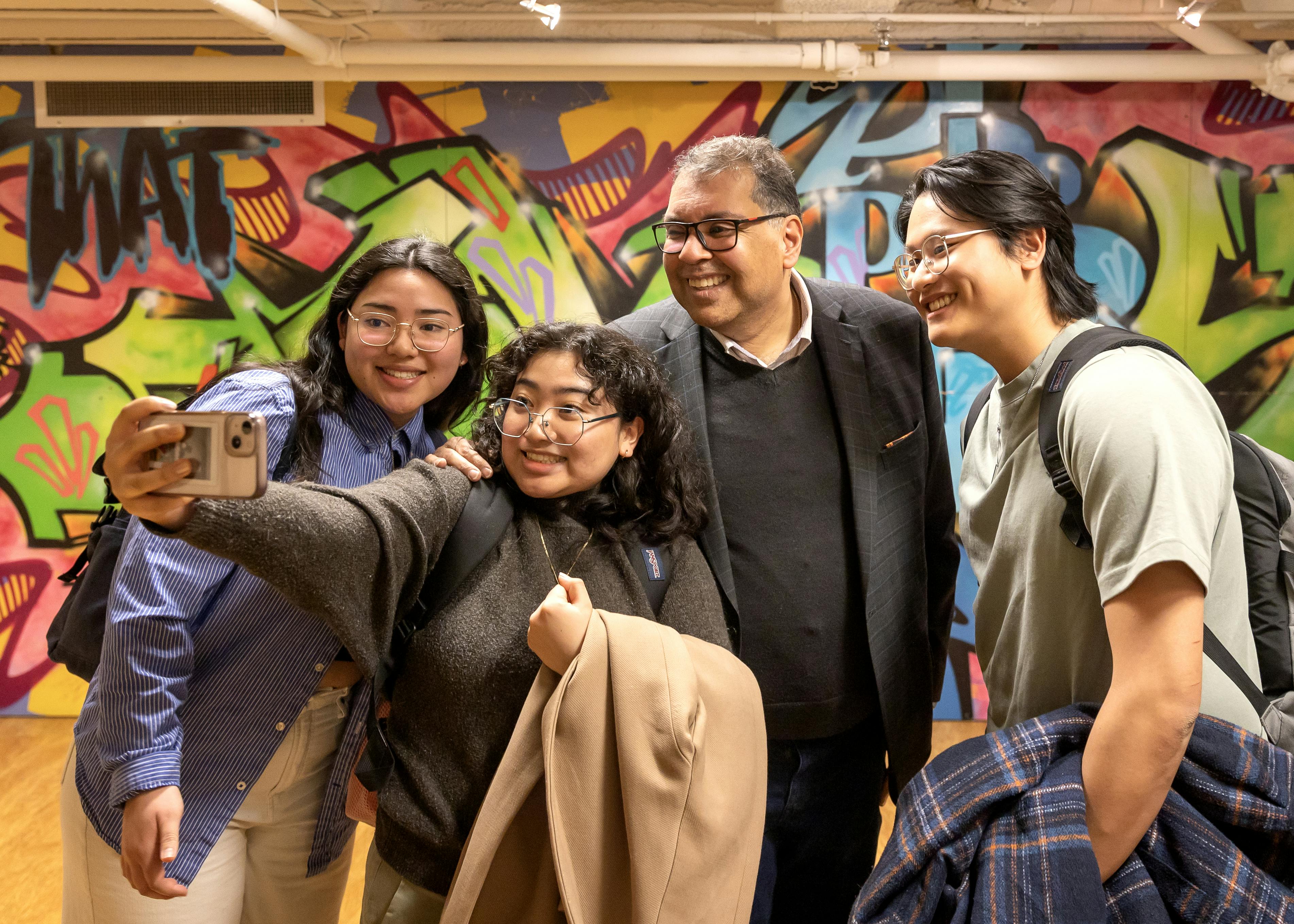 Nenshi with U of C students.