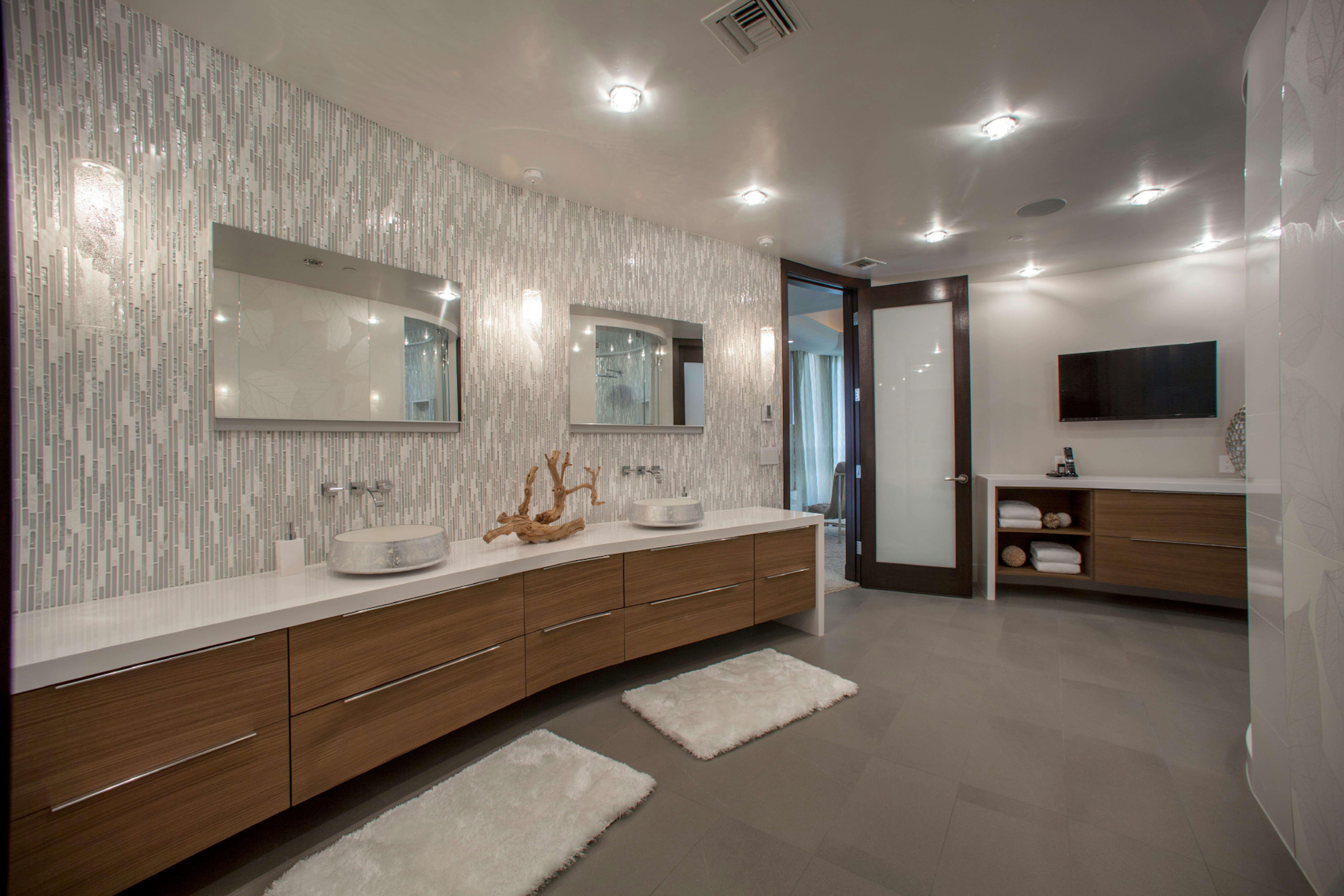 Contemporary Ocean Bluff Home with Natural Light and Ventilation ...