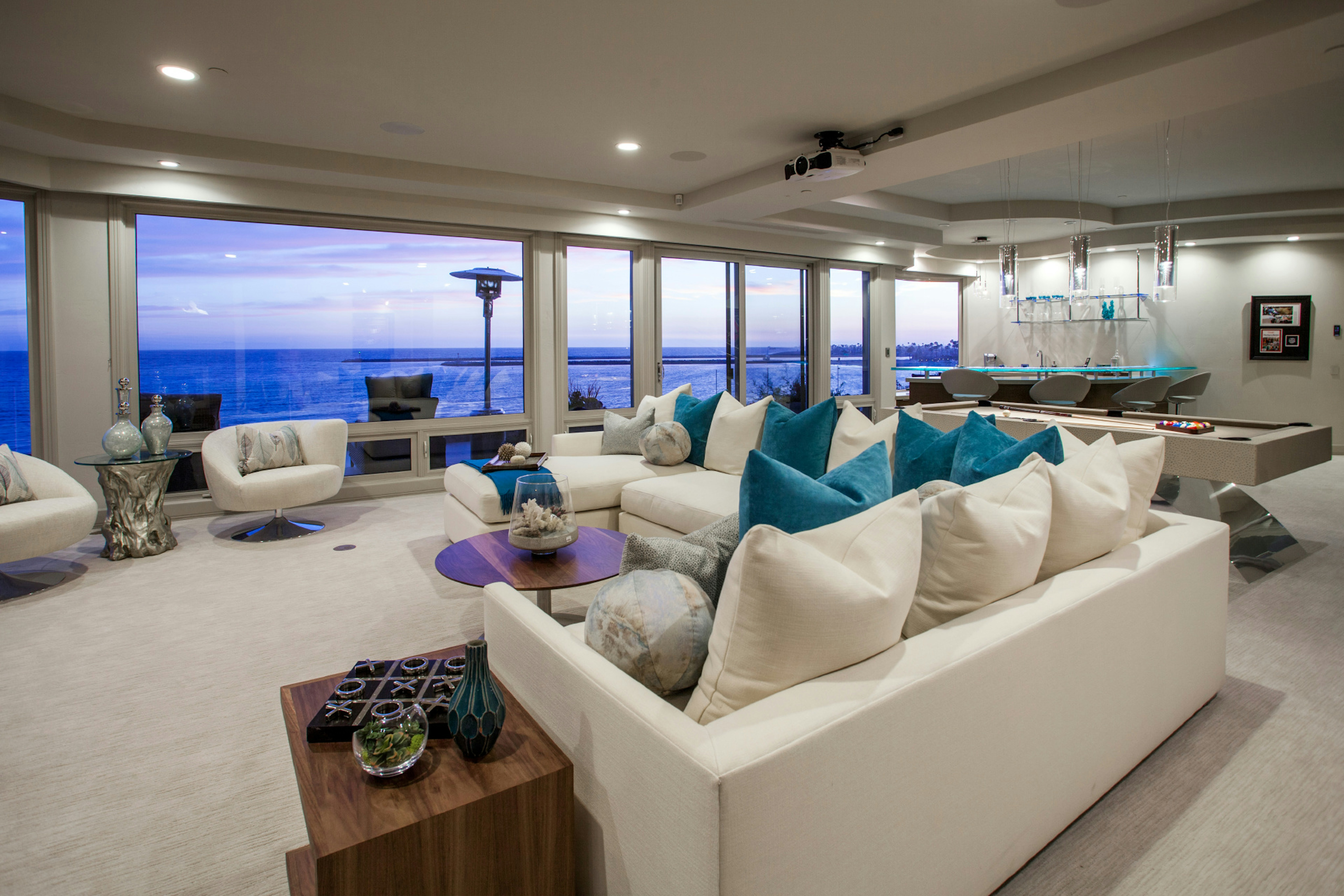 Contemporary Ocean Bluff Home with Natural Light and Ventilation ...