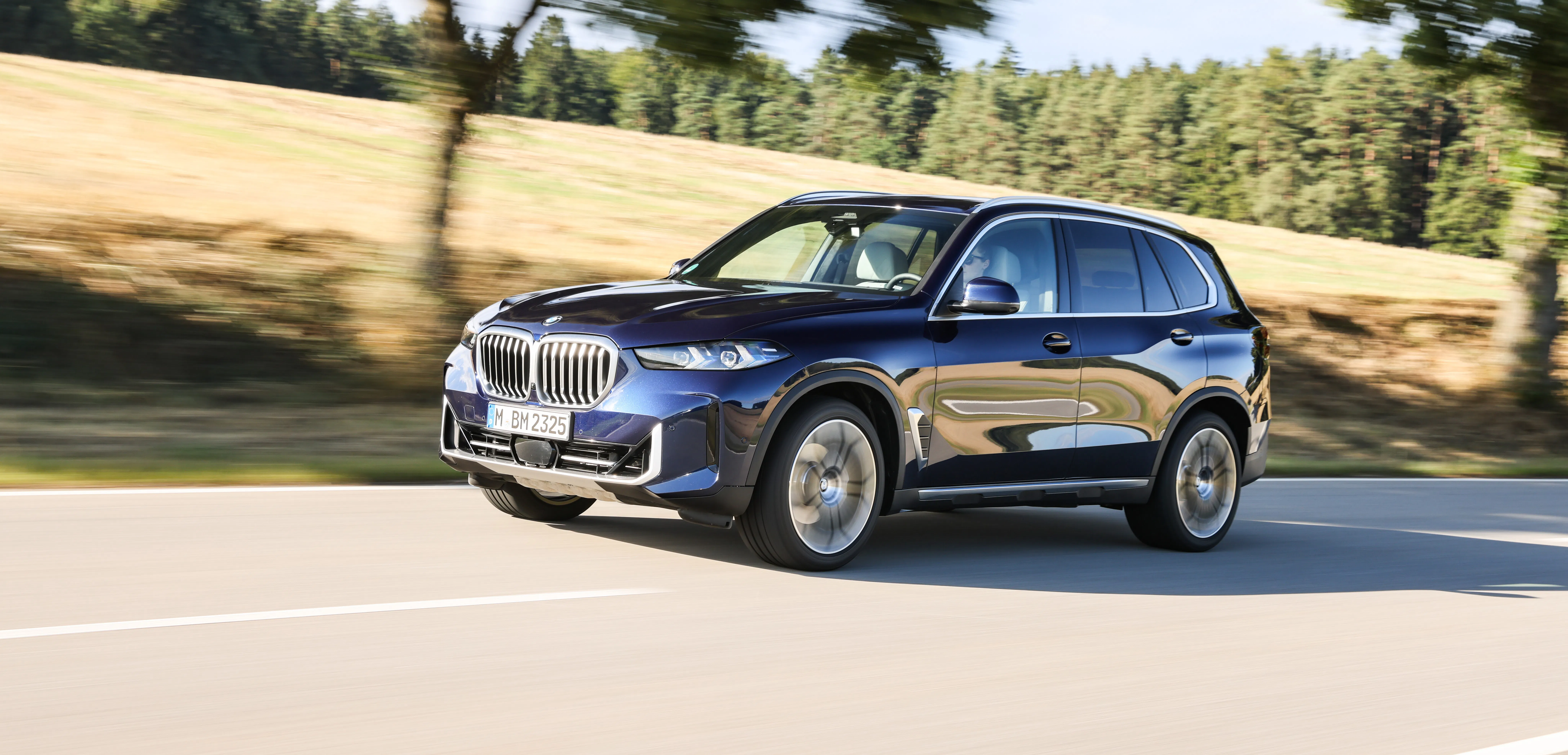 LUXURY, CONNECTIVITY, PERFORMANCE