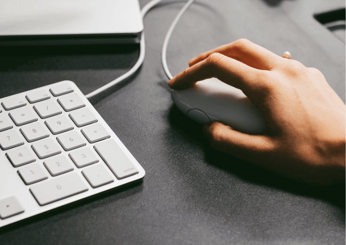 Dlaczego scroll stał się tak wygodną formą poruszania po Internecie?