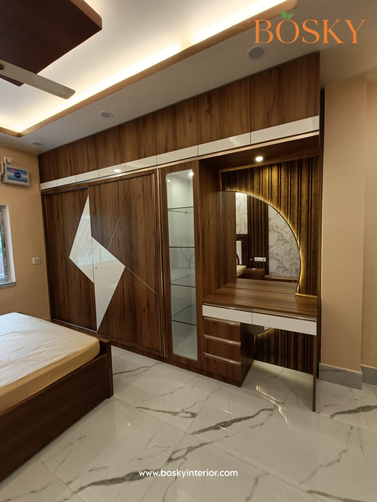 Top sliding wardrobes store