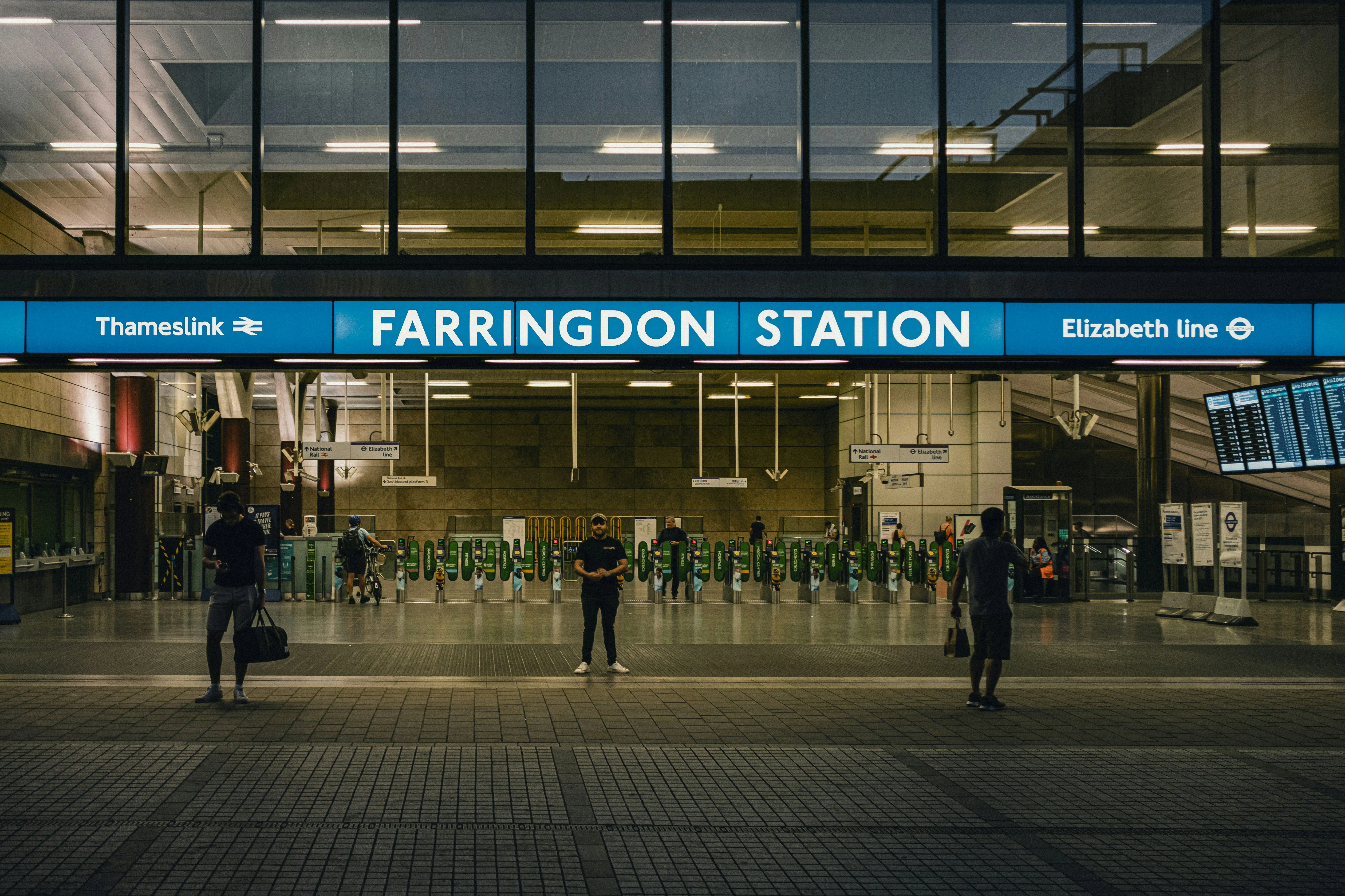 Farringdon Station Luggage Storage From £1.95/Day | 524 Storage Spots ...