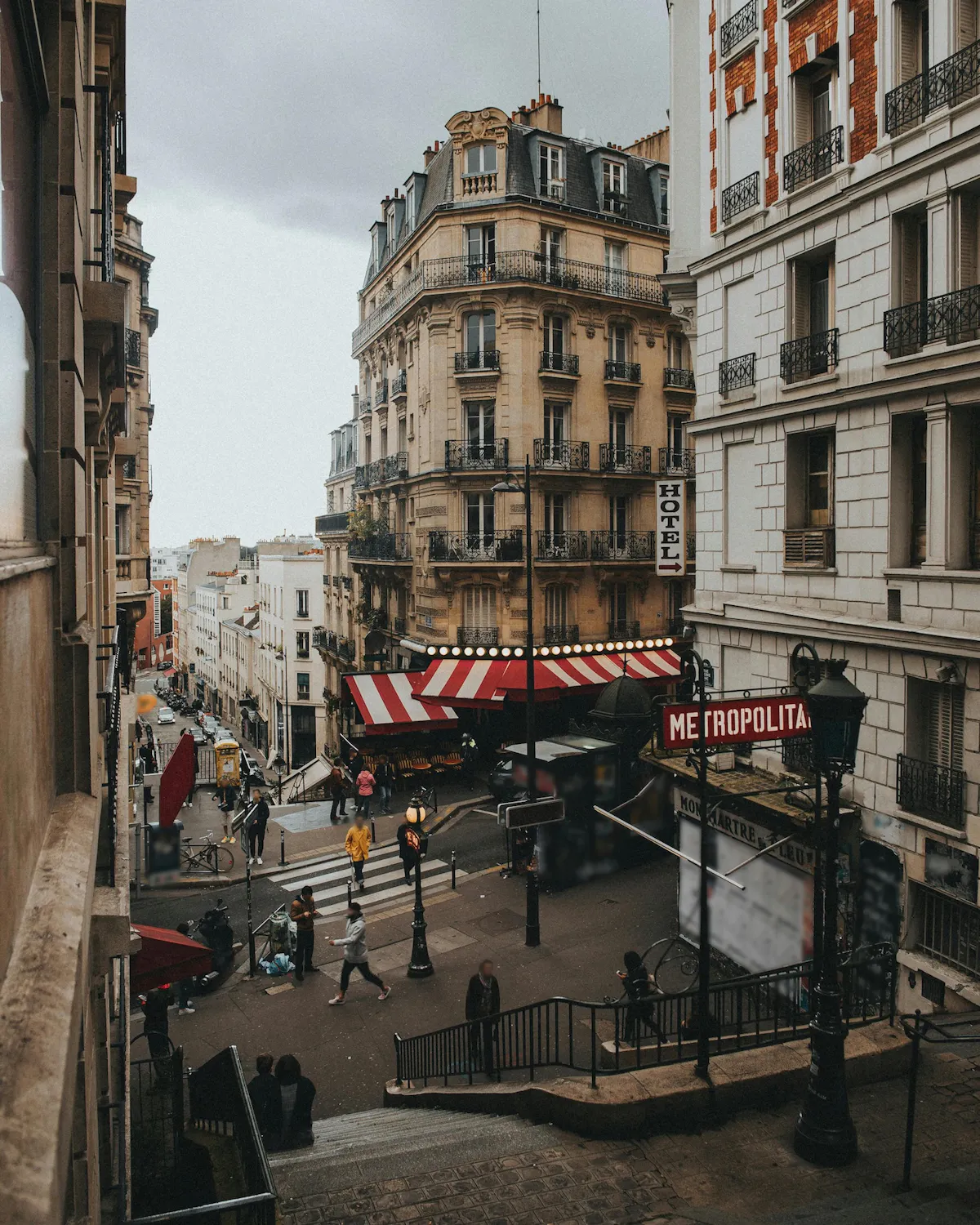 How to Stay Safe on the Paris Metro and Avoid Pickpockets