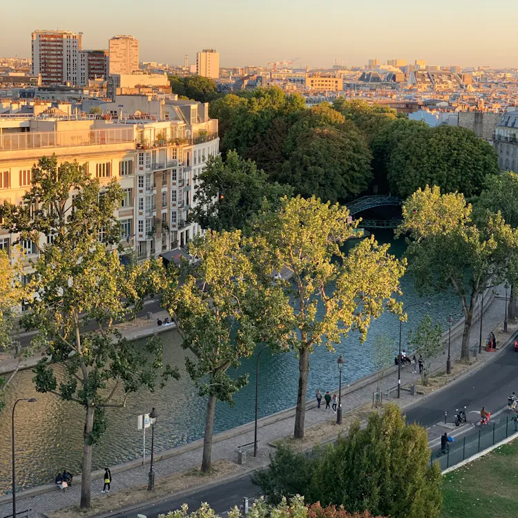 How to Use the Paris Metro and Buy Tickets: Expert Guide