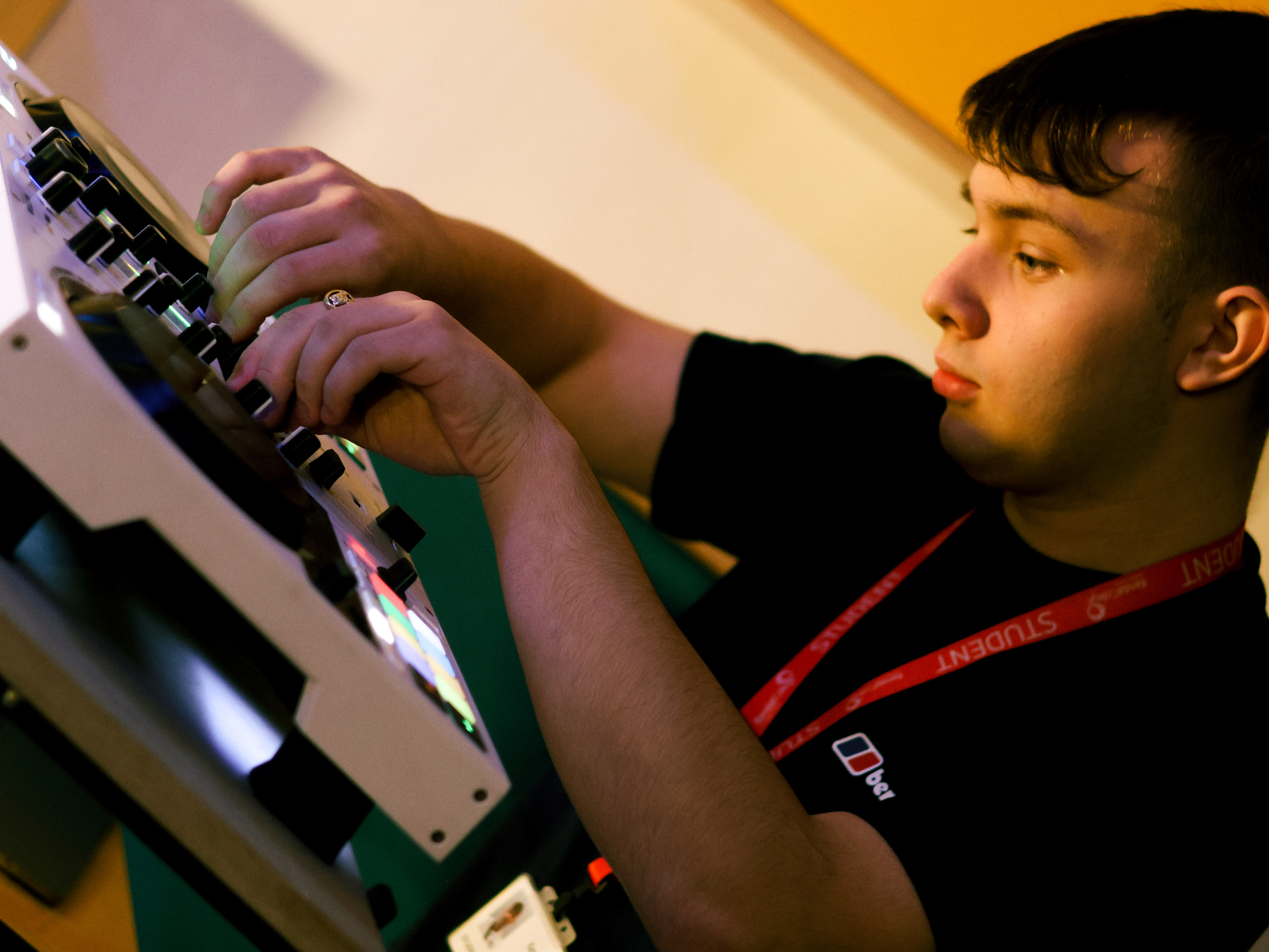 Reverb Live at Low Four Studio | Brighter Sound