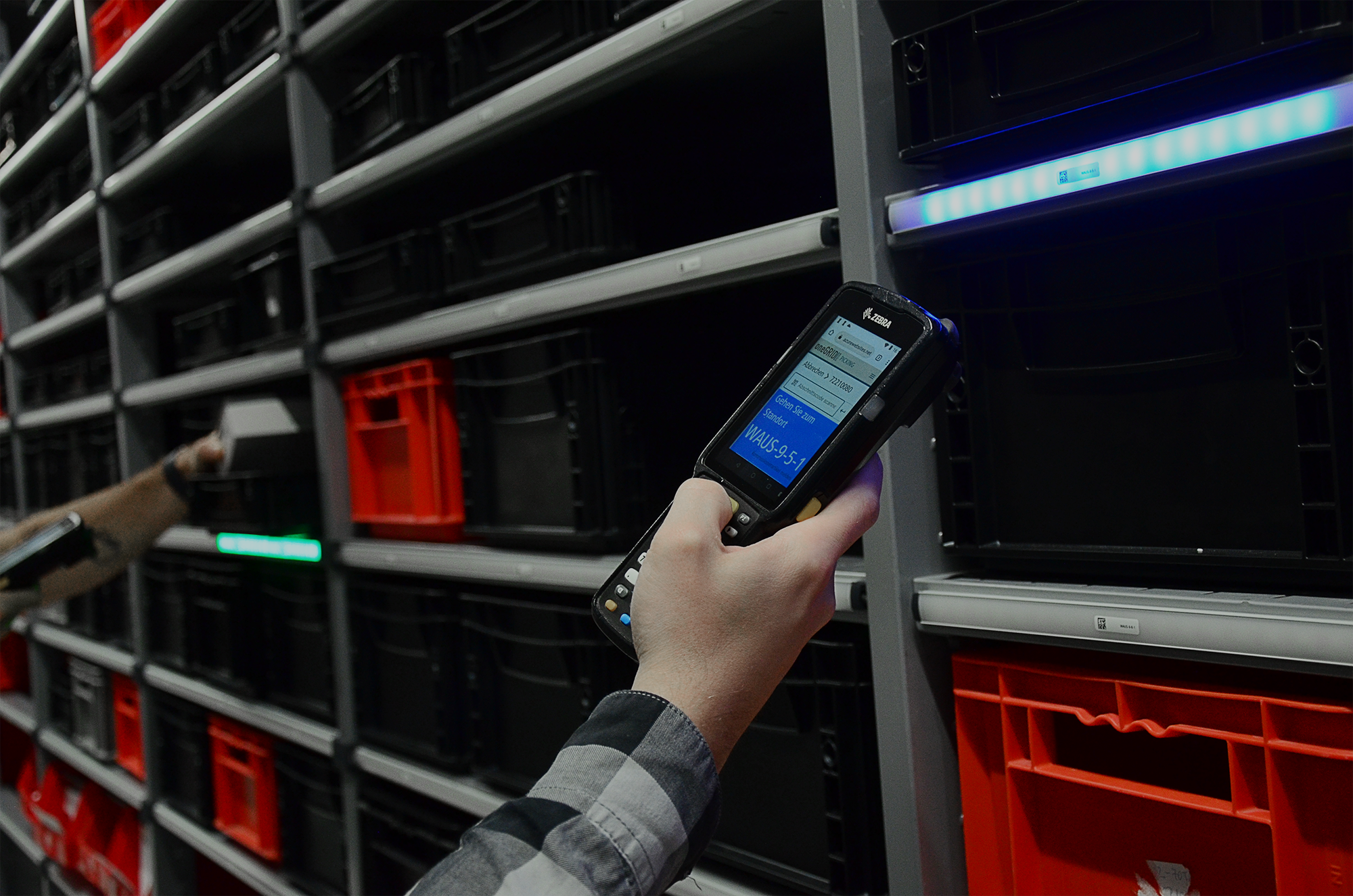 Beleglose, digitale Kommissionierung mit Pick-by-Light Software | CAPTRON Solutions